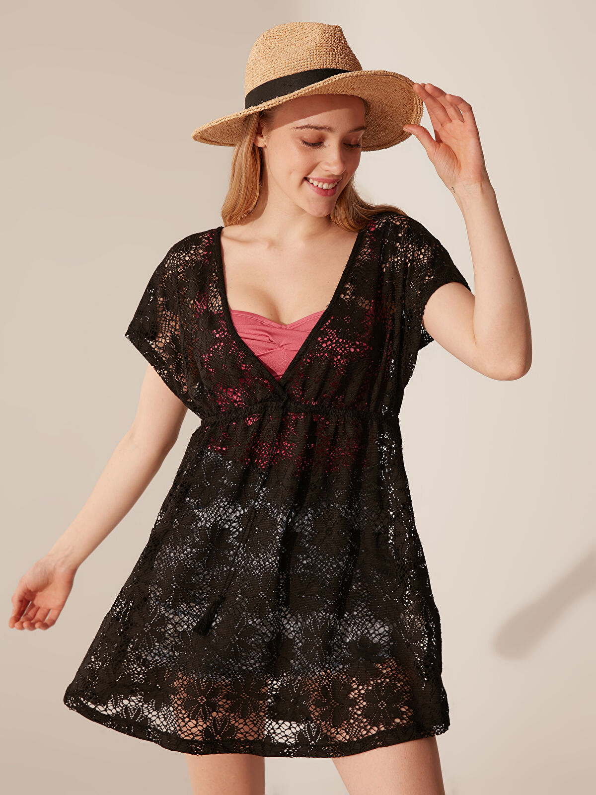 LCW DREAM V Yaka Kısa Kollu Dantel Kadın Yüzme Giyim Üst LCW DREAM V Yaka Kısa Kollu Dantel Kadın Yüzme Giyim Üst