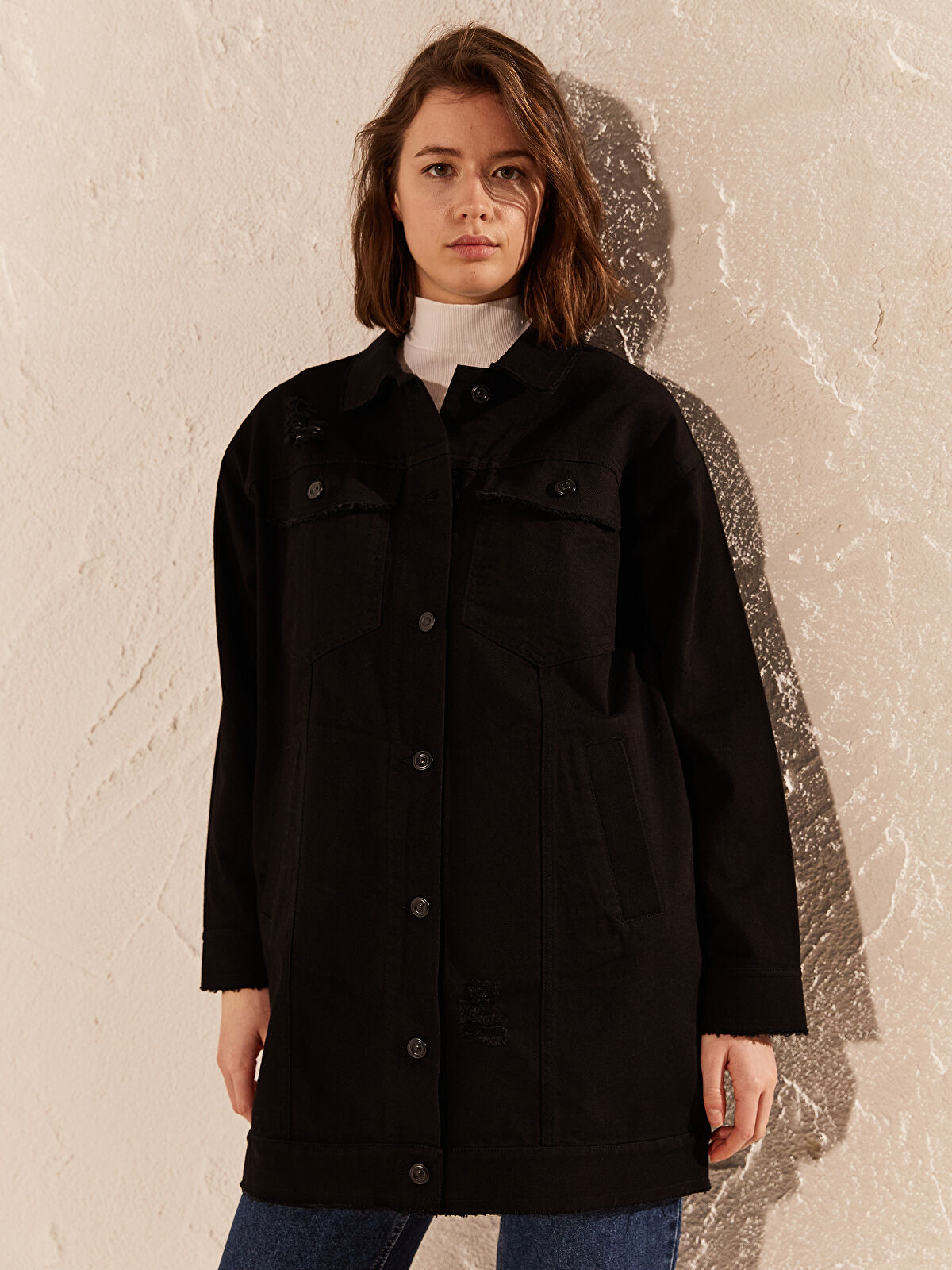 Düğme Detaylı Cepli Uzun Kollu Kadın Mont