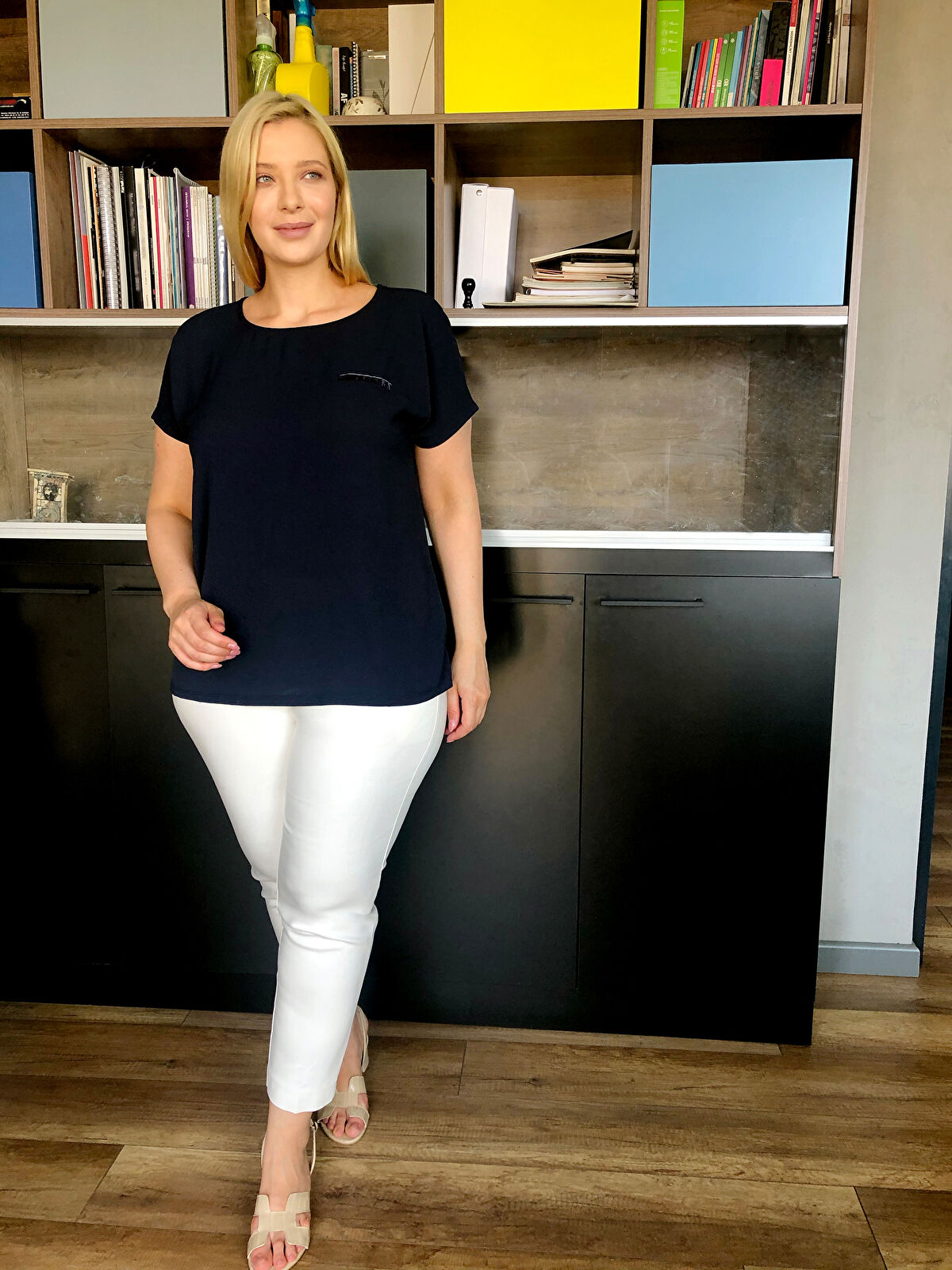 LCW CLASSIC Bisiklet Yaka Standart Fit Kısa Kollu Penye Kadın Esnek Viskon Tişört