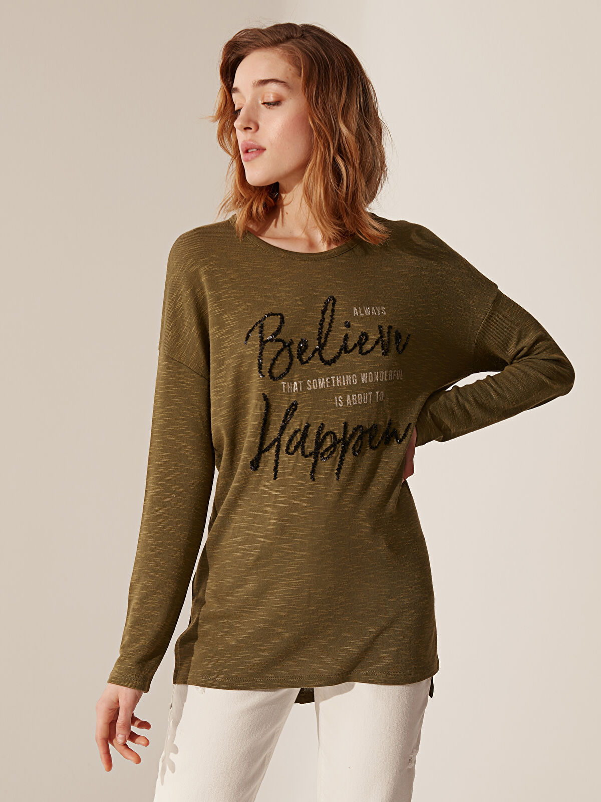 Yazı İşlemeli Dokulu Uzun Kollu Kadın Tişört