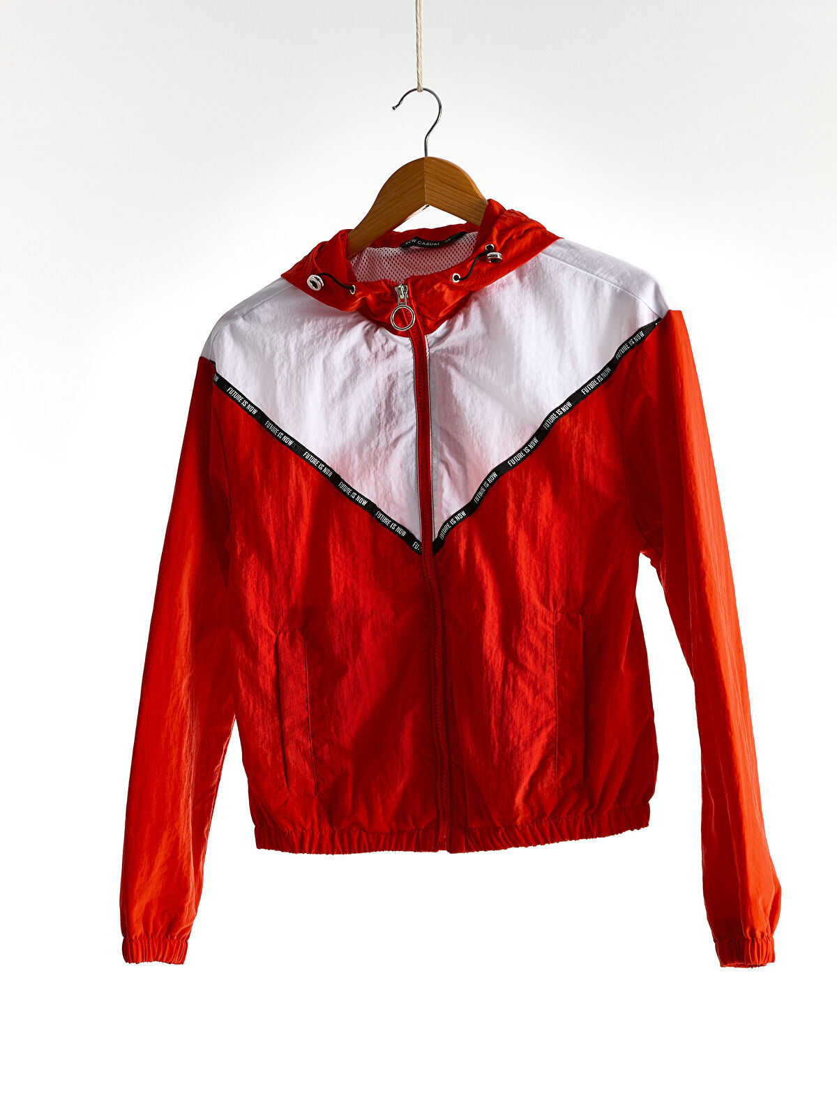 LCW CASUAL Kapüşonlu Renk Bloklu Uzun Kollu İnce Kadın Mont LCW CASUAL Kapüşonlu Renk Bloklu Uzun Kollu İnce Kadın Mont