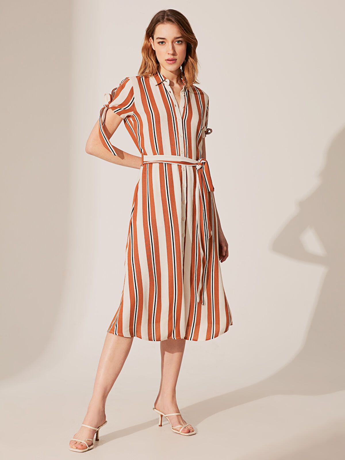 LCW CASUAL Standart Fit Kısa Kollu Viskon Kadın Elbise