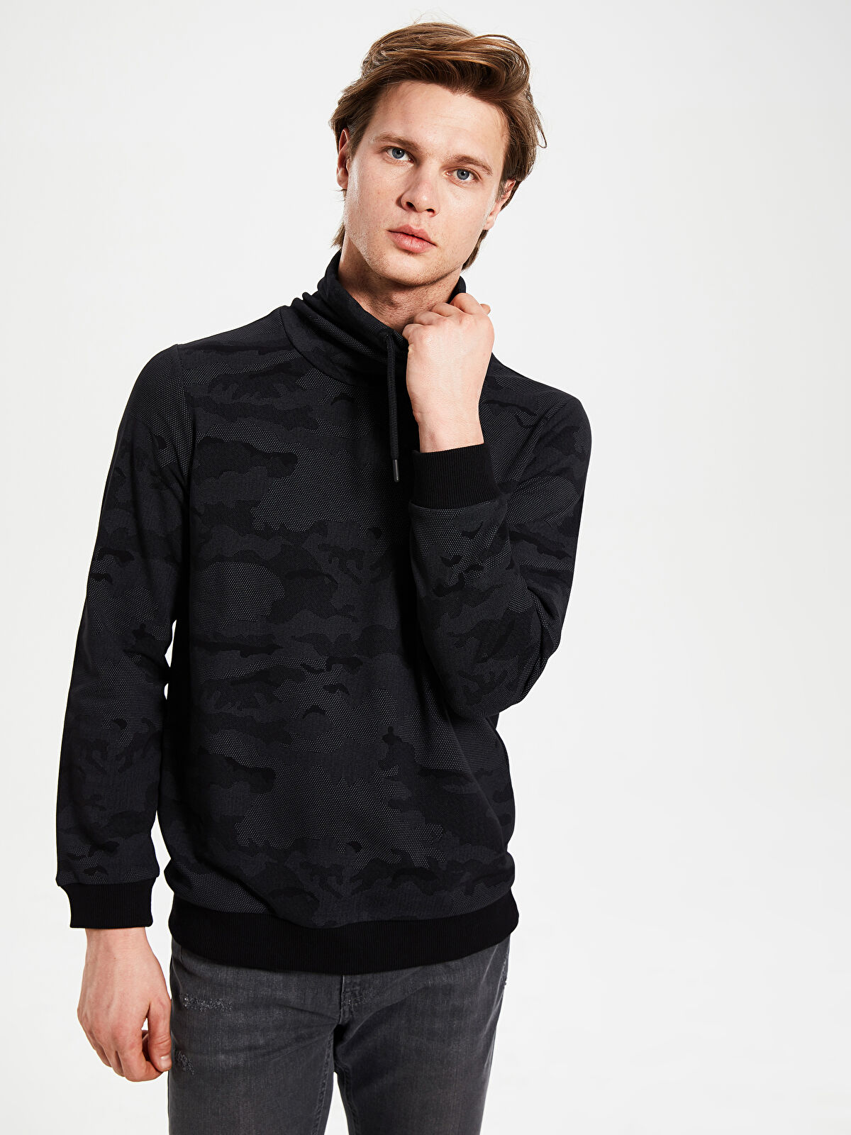 Keşiş Yaka Uzun Kollu Erkek Sweatshirt