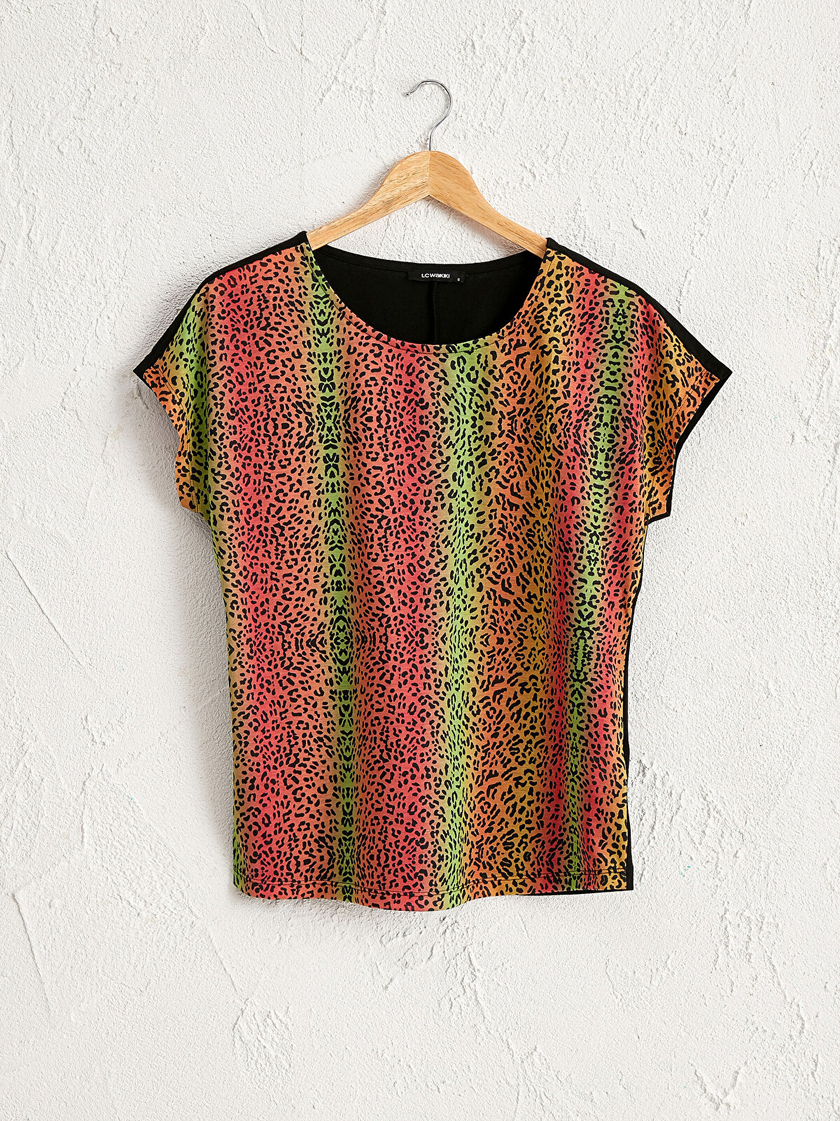 LCW ACTIVE Bisiklet Yaka Standart Fit Kısa Kollu Kadın Desenli Salaş Tişört LCW ACTIVE Bisiklet Yaka Standart Fit Kısa Kollu Kadın Desenli Salaş Tişört