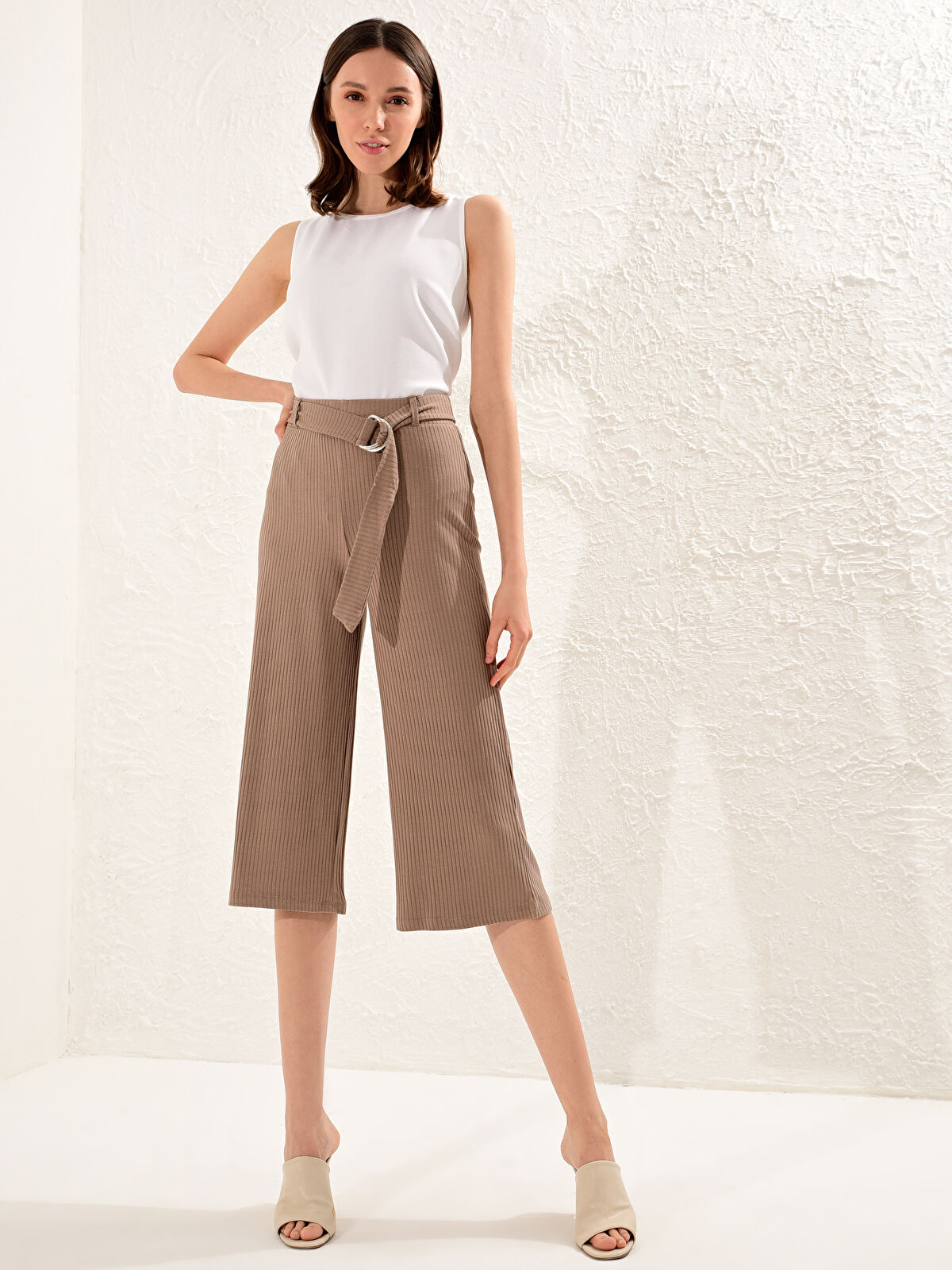 Kemerli Yüksek Bel Viskon Kapri