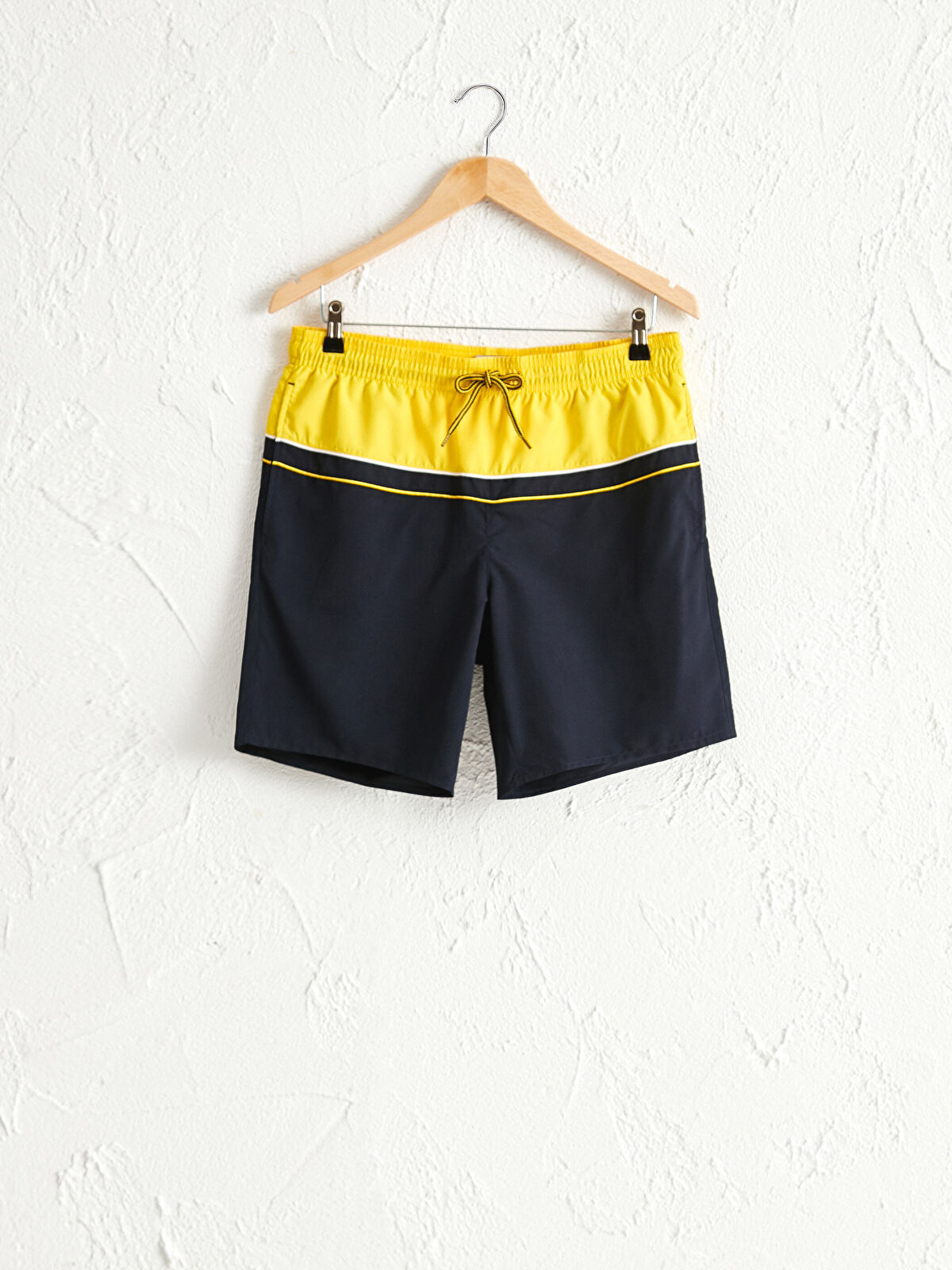 Diz Hizası Boy Baskılı Deniz Şortu