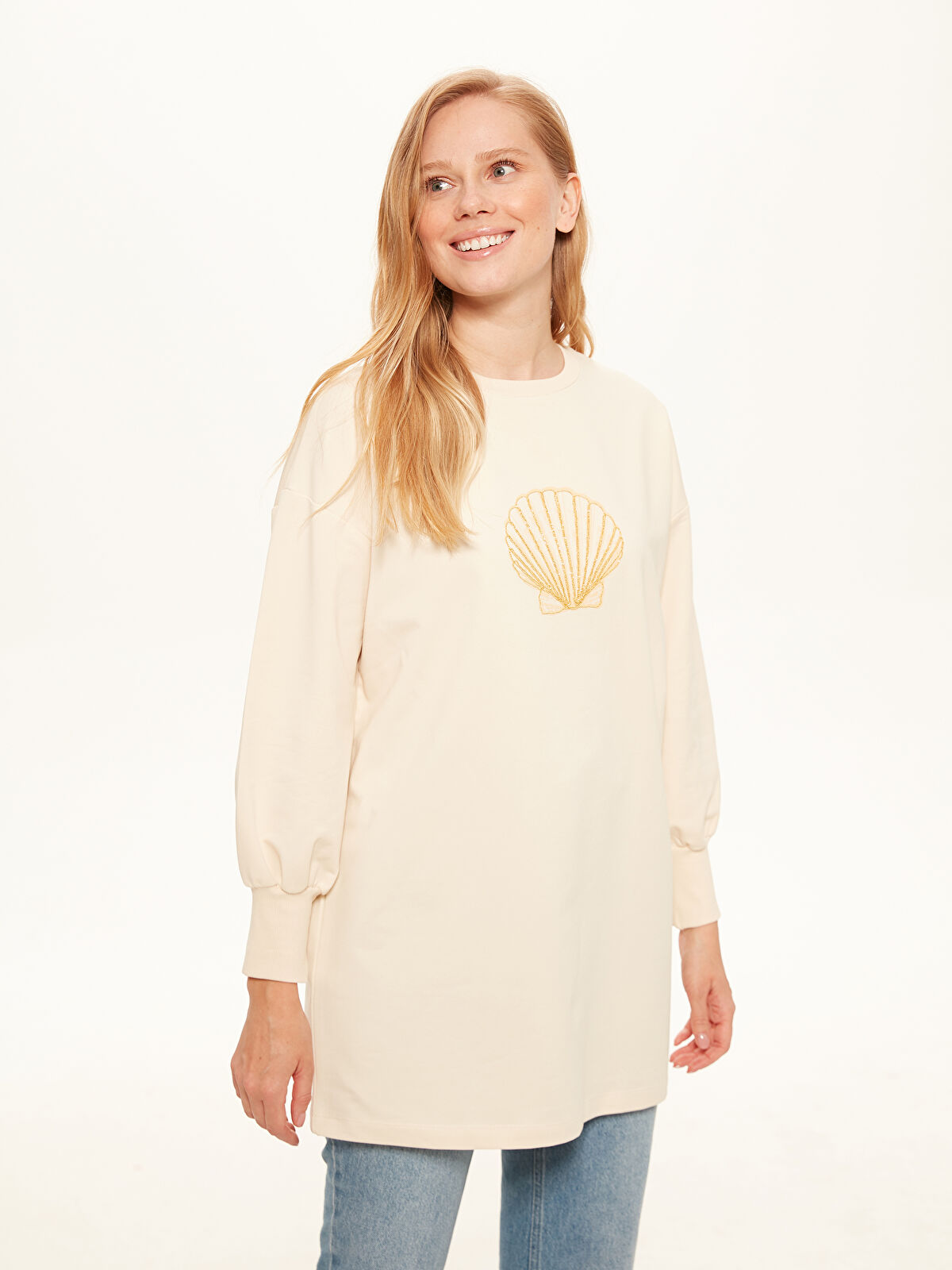 Deniz Kabuğu Baskılı Oversize Sweatshirt Deniz Kabuğu Baskılı Oversize Sweatshirt