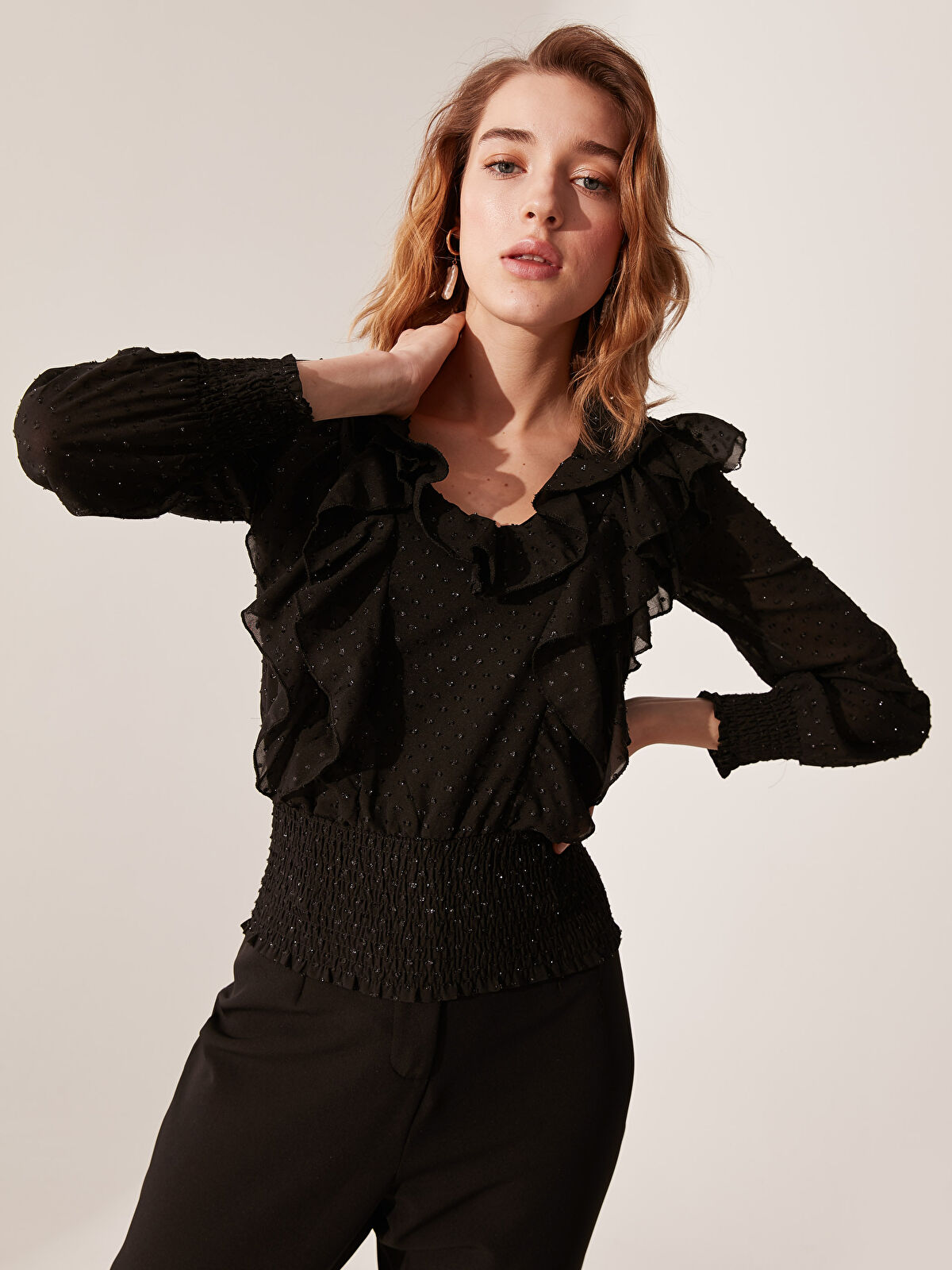 Sateen Fırfır Detaylı Kolu Büzgülü Bluz