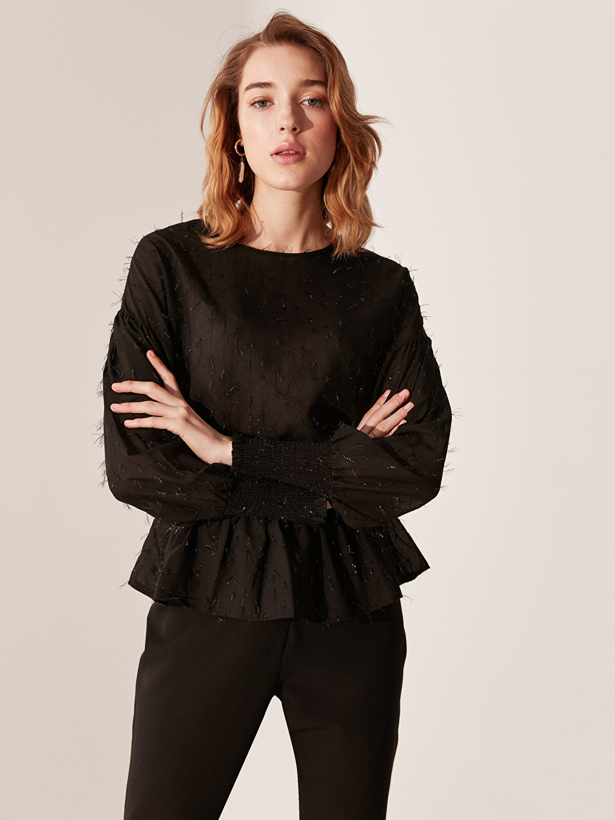 Sateen Kolu Büzgülü Dokulu Tişört