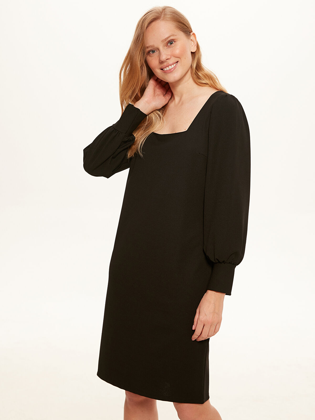 Kare Yaka Esnek Elbise