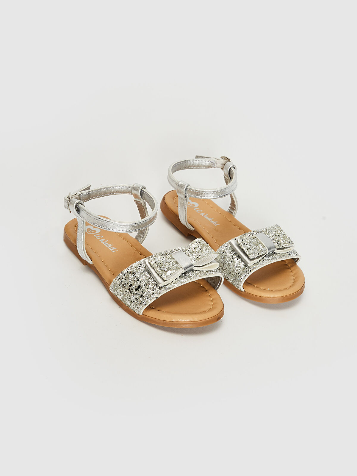 Kız Çocuk Fiyonk Detaylı Parlak Sandalet