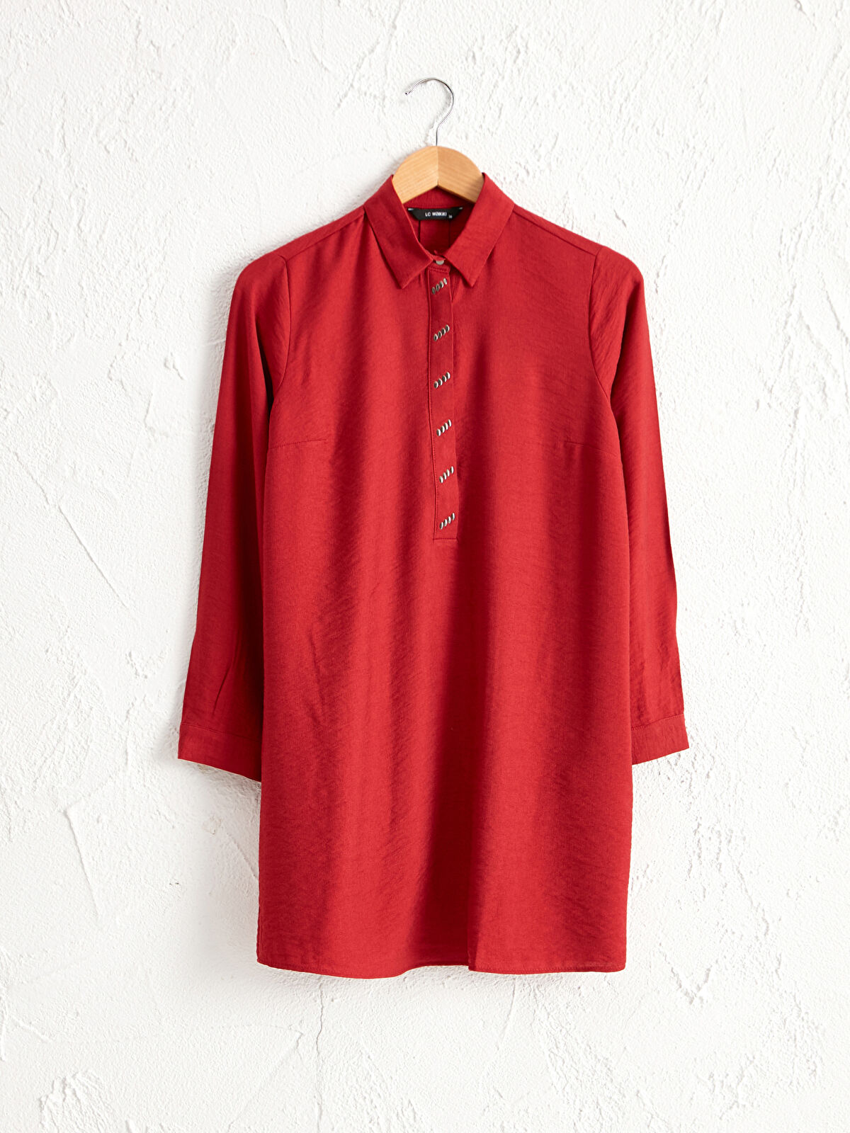 Dokulu Kumaştan Yakası Düğmeli Salaş Tunik