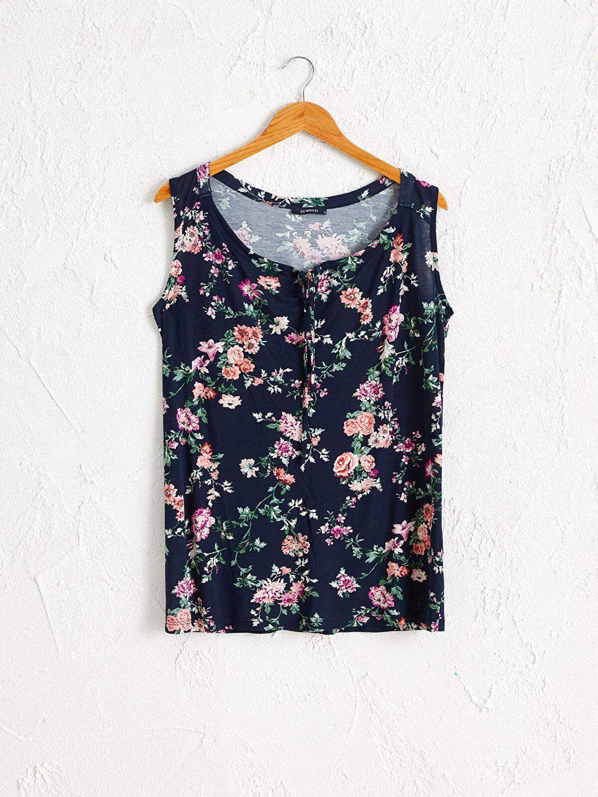 LCW GRACE U Yaka Standart Fit Kolsuz Penye Kadın Desenli Viskon Atlet LCW GRACE U Yaka Standart Fit Kolsuz Penye Kadın Desenli Viskon Atlet