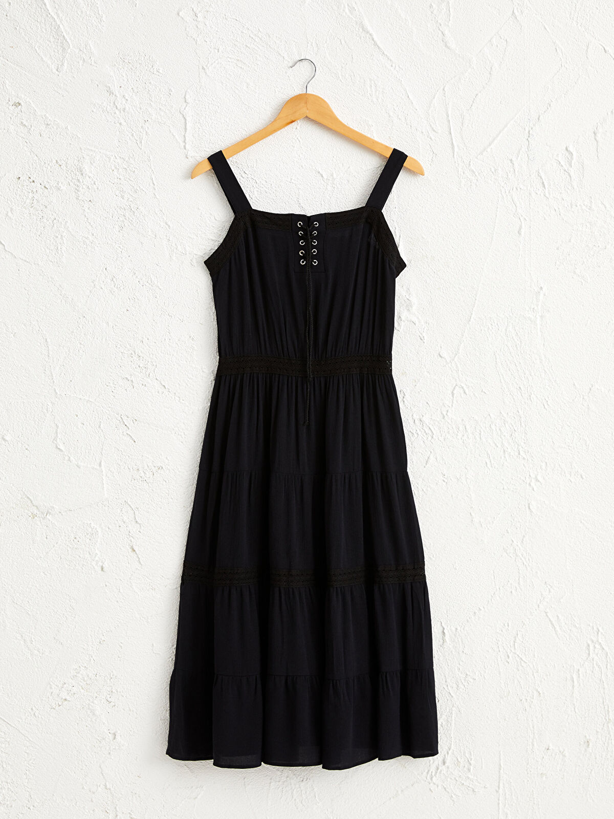 Yakası Kuş Gözü Detaylı Viskon Elbise