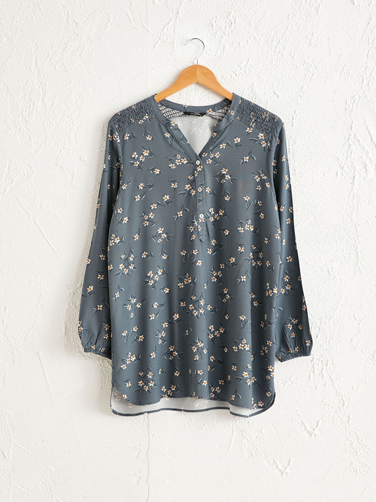 LCW GRACE V Yaka Uzun Kollu Kadın Çiçek Desenli Bluz