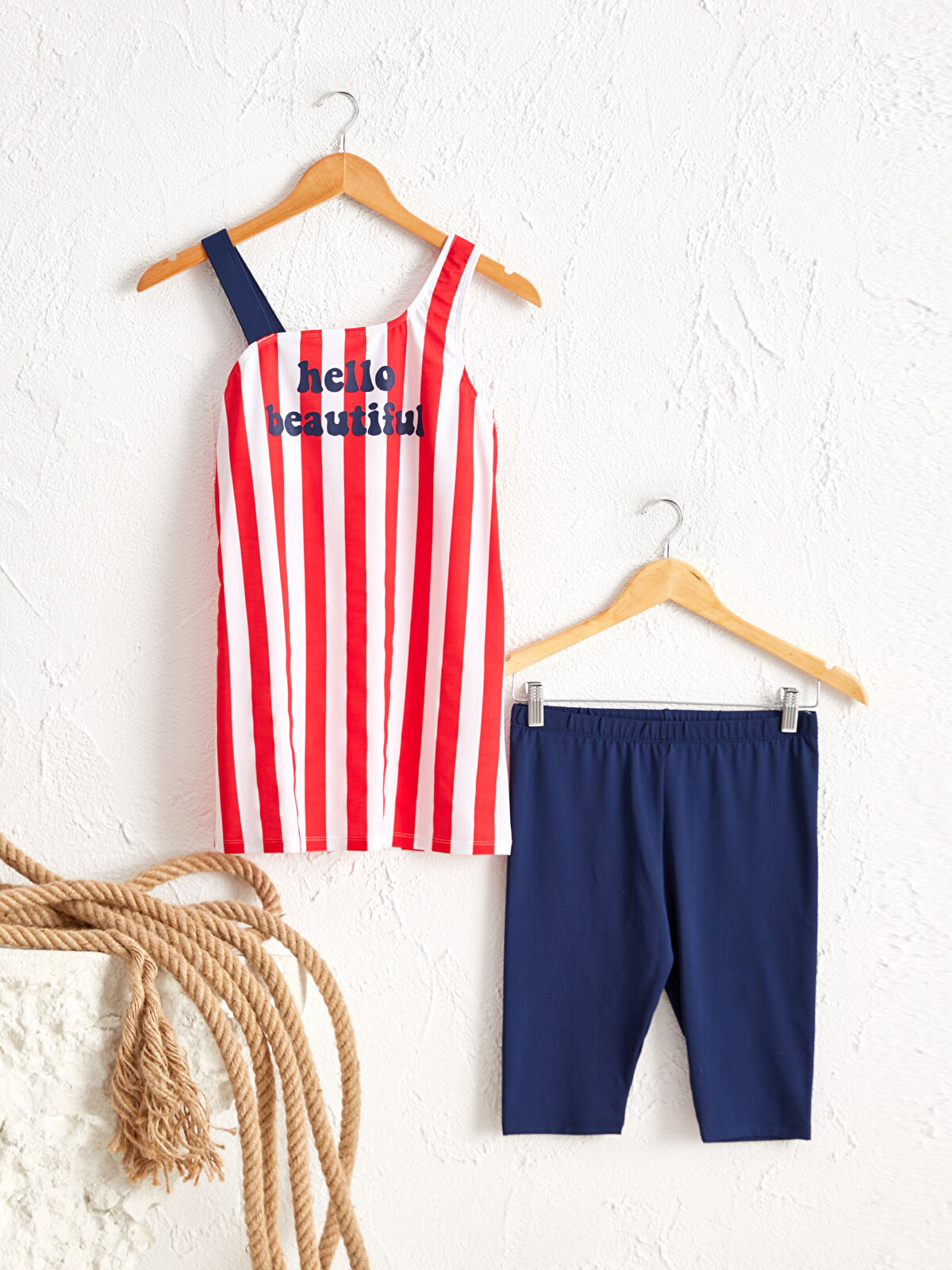 LCW DREAM Standart Fit Askılı Genç Havuz Mayosu LCW DREAM Standart Fit Askılı Genç Havuz Mayosu