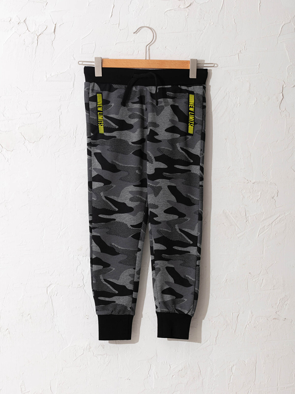 Erkek Çocuk Kamuflaj Desenli Jogger Eşofman Altı Erkek Çocuk Kamuflaj Desenli Jogger Eşofman Altı