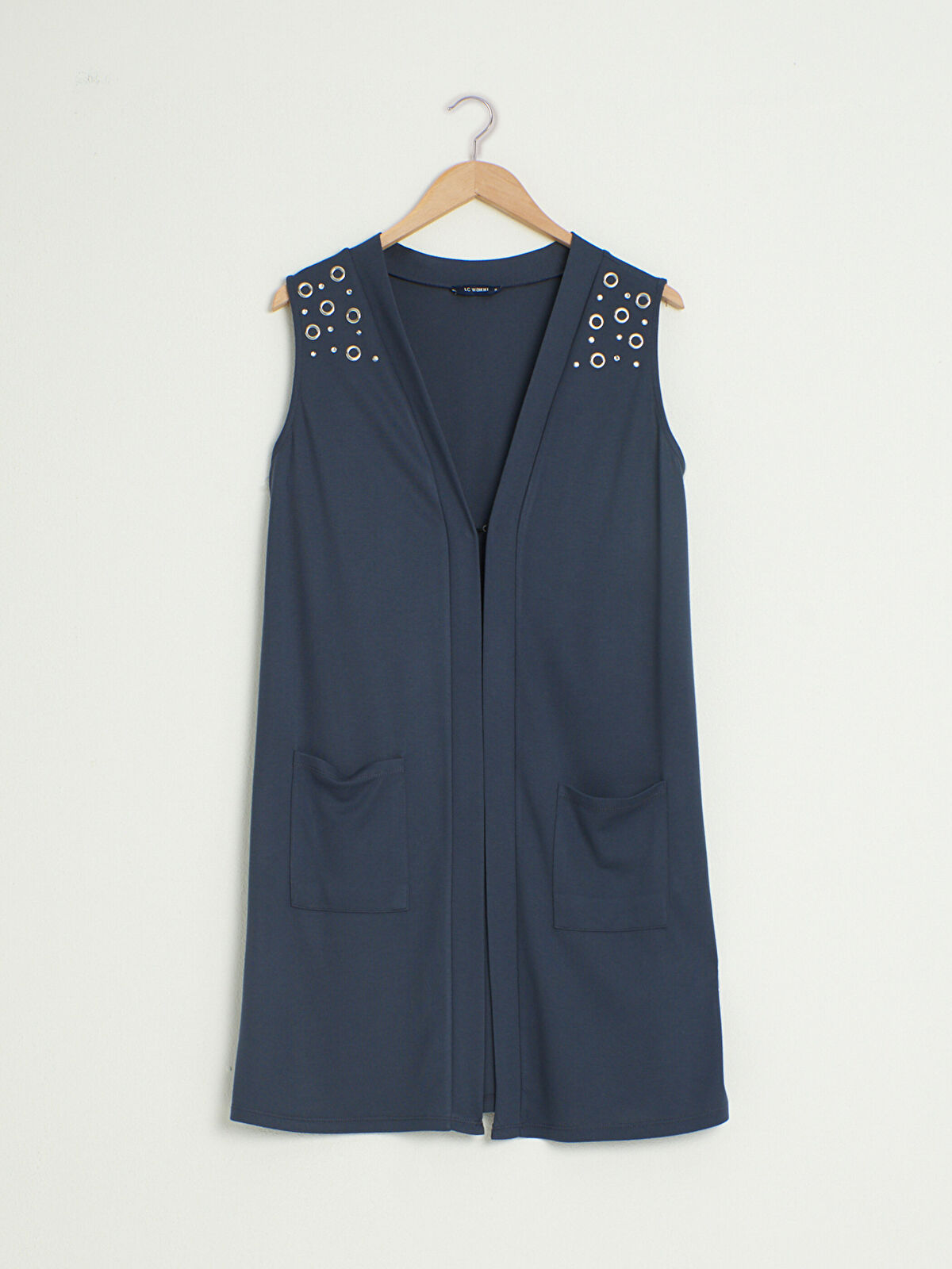 Yakası Kuş Gözü Detaylı Yelek