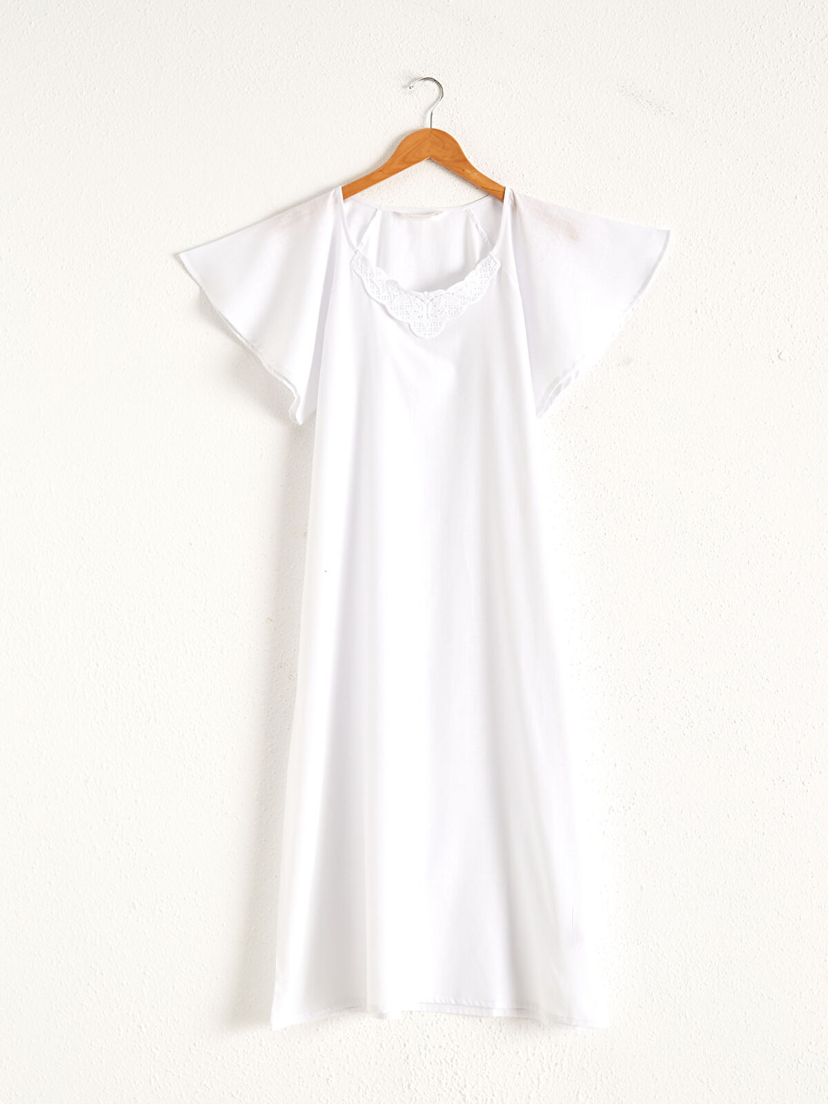 Yakası Dantel Detaylı Kolları Fırfırlı Pamuklu Gecelik