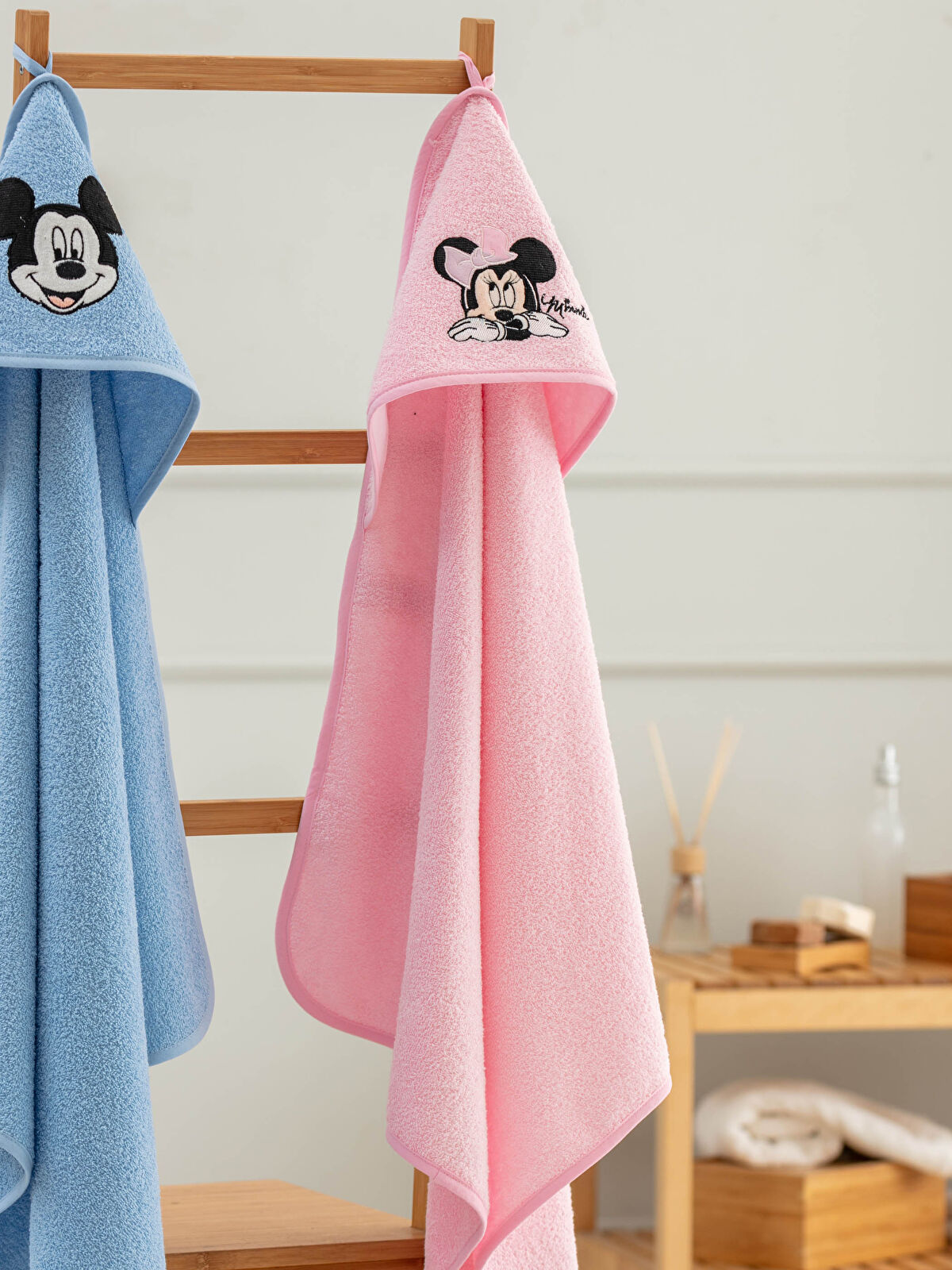 Minnie Mouse Nakışlı Kız Bebek Bornoz