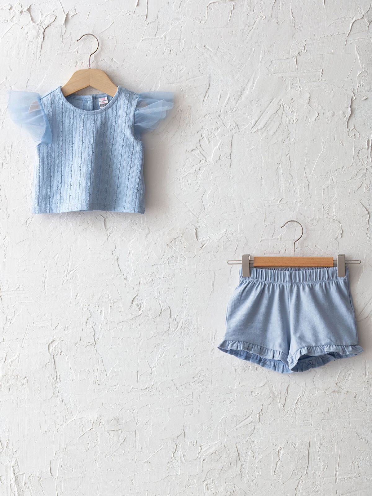 Bisiklet Yaka Tüllü Kısa Kol Kendinden Desenli Tişört ve Şort 2'li