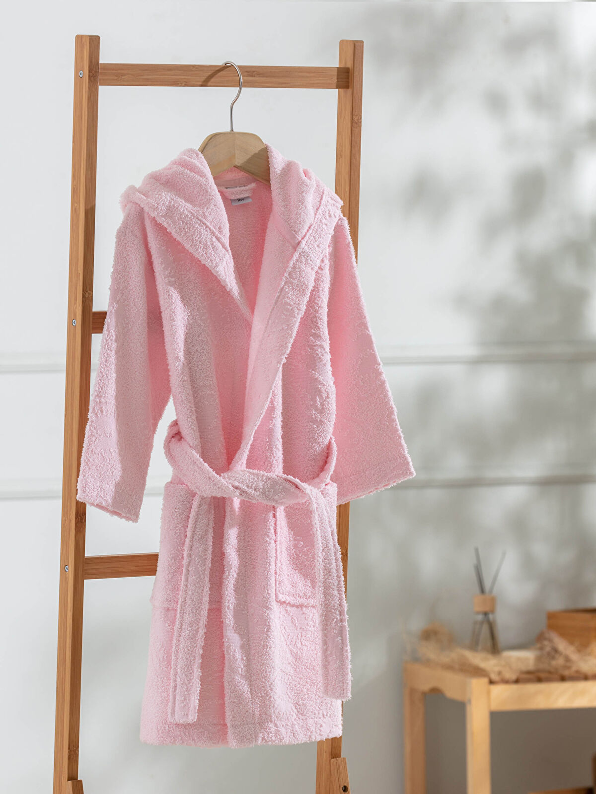 Kapüşon Yaka Jakarlı Kız Çocuk Bornoz