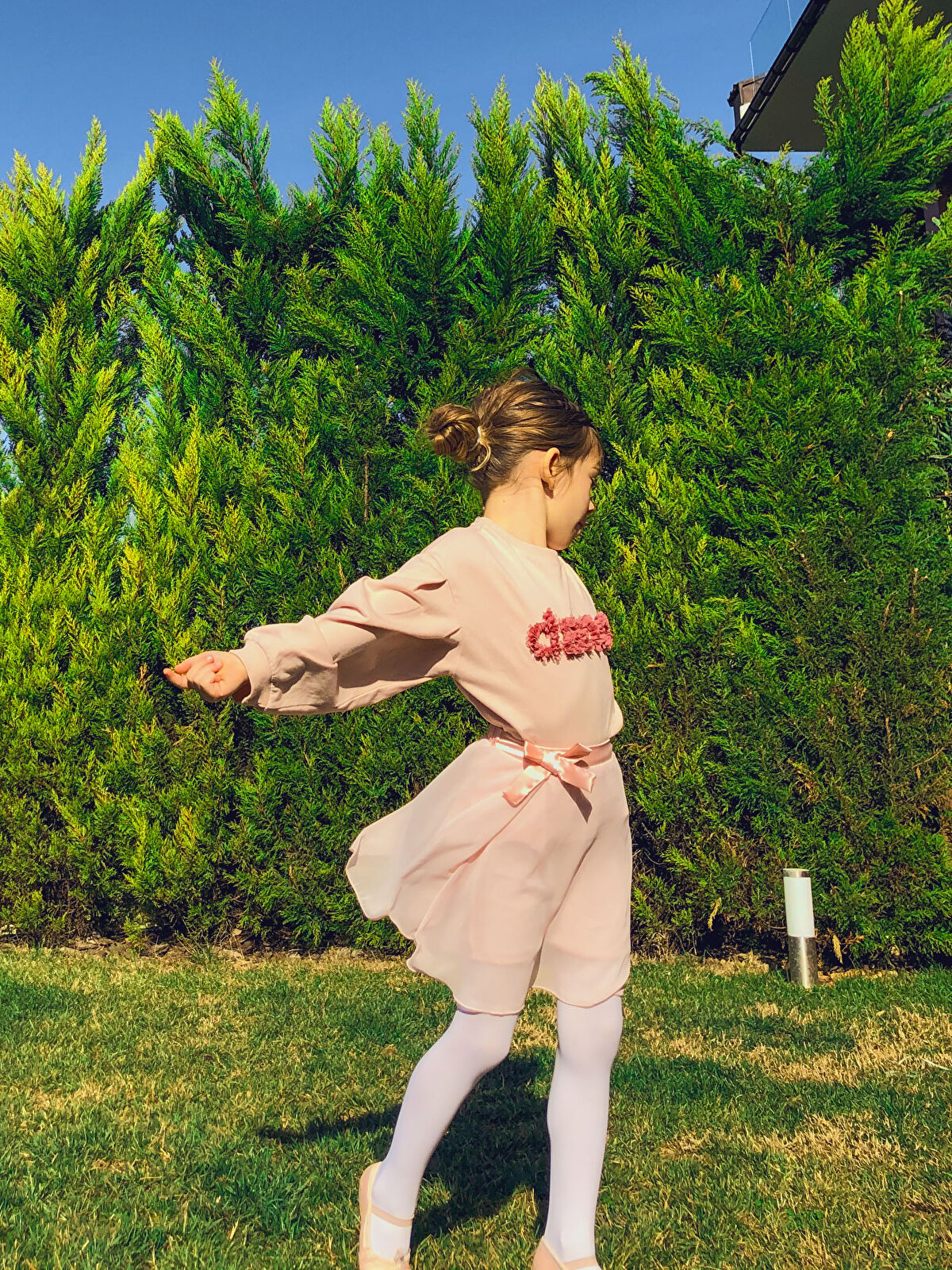 Bisiklet Yaka Aplike Nakışlı Uzun Kollu Kız Çocuk Bale Tişört Bisiklet Yaka Aplike Nakışlı Uzun Kollu Kız Çocuk Bale Tişört