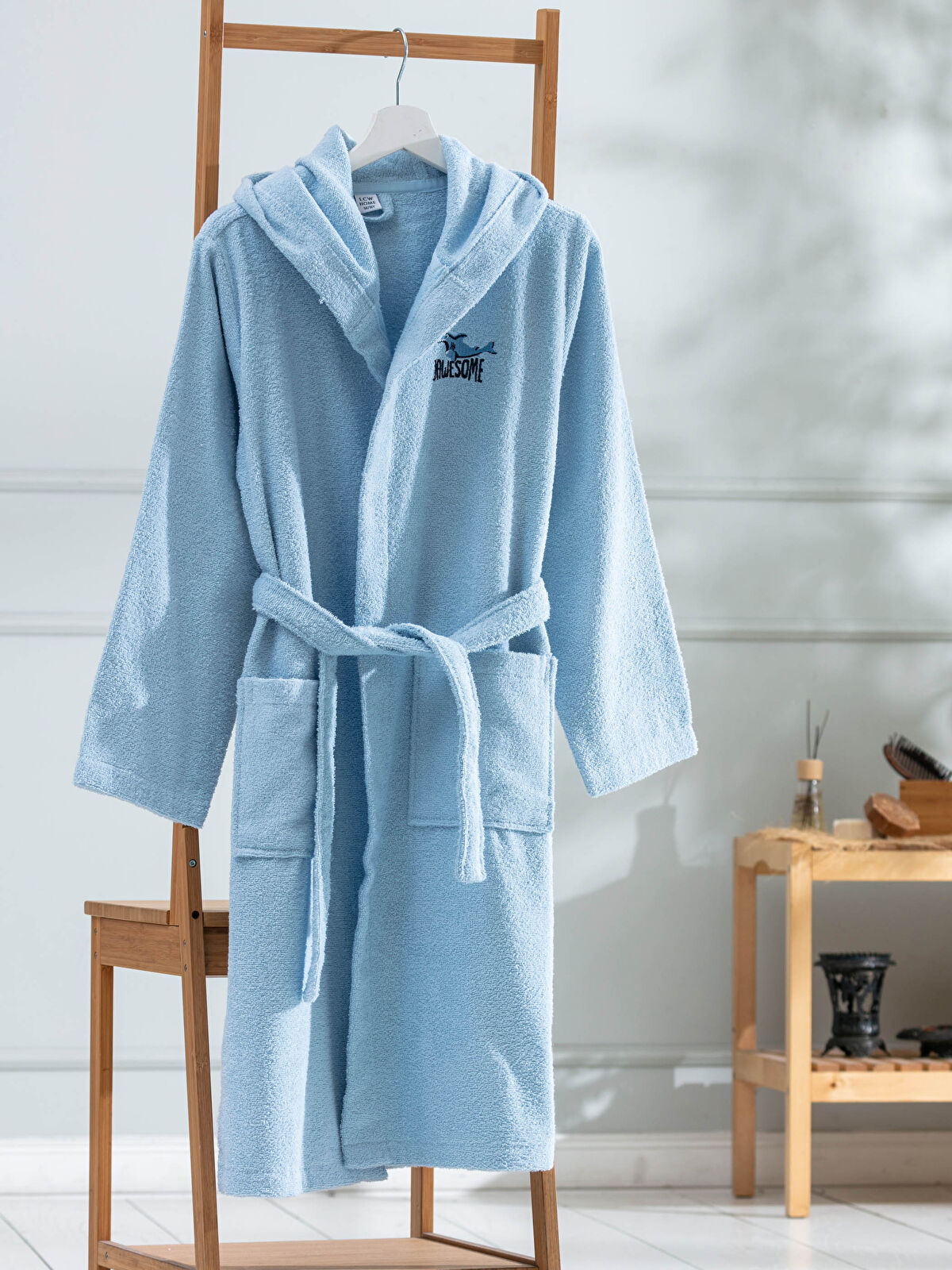 Kapüşon Yaka Nakışlı Erkek Çocuk Bornoz Kapüşon Yaka Nakışlı Erkek Çocuk Bornoz