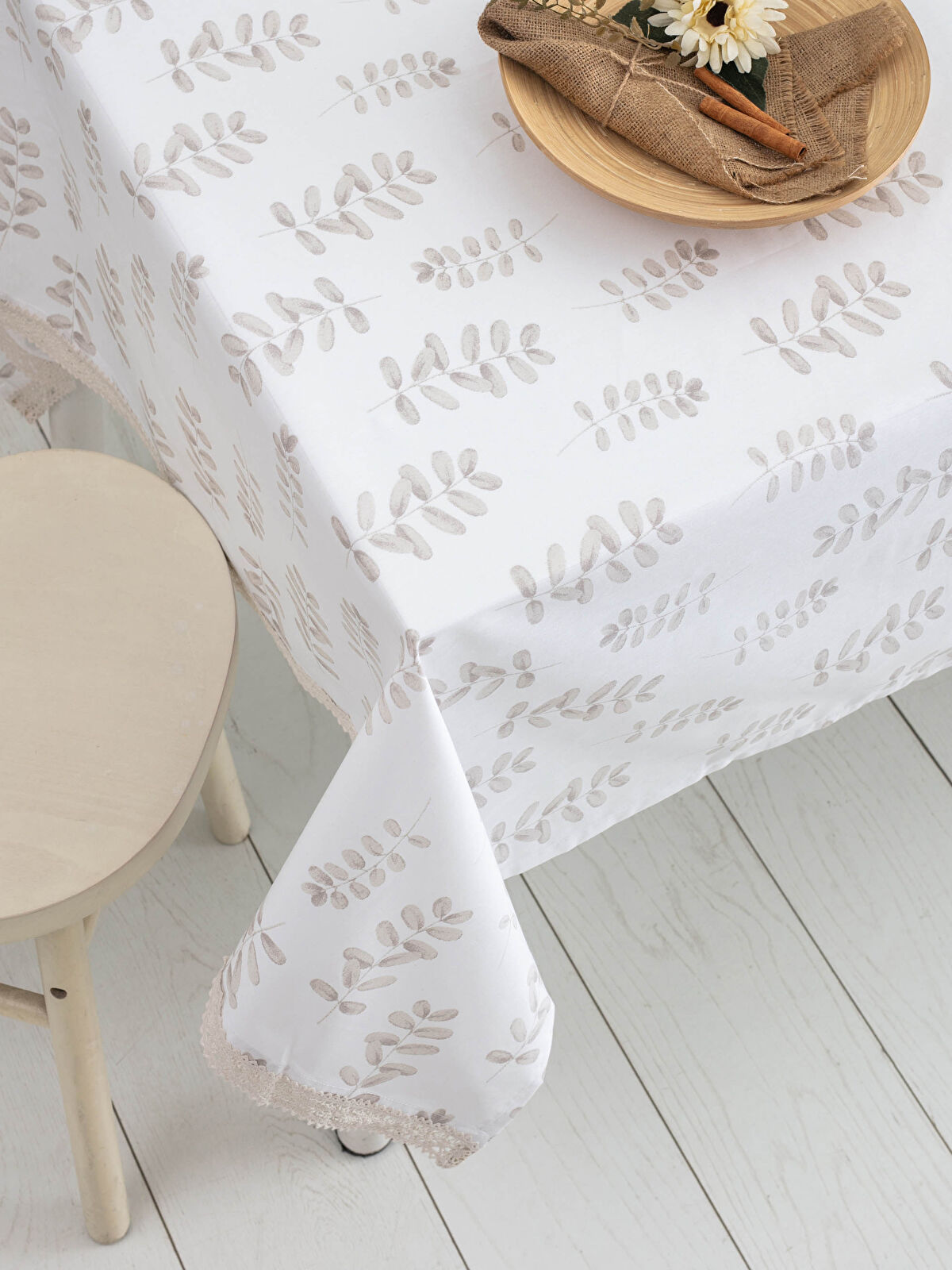 Desenli Masa Örtüsü 150x200 Cm