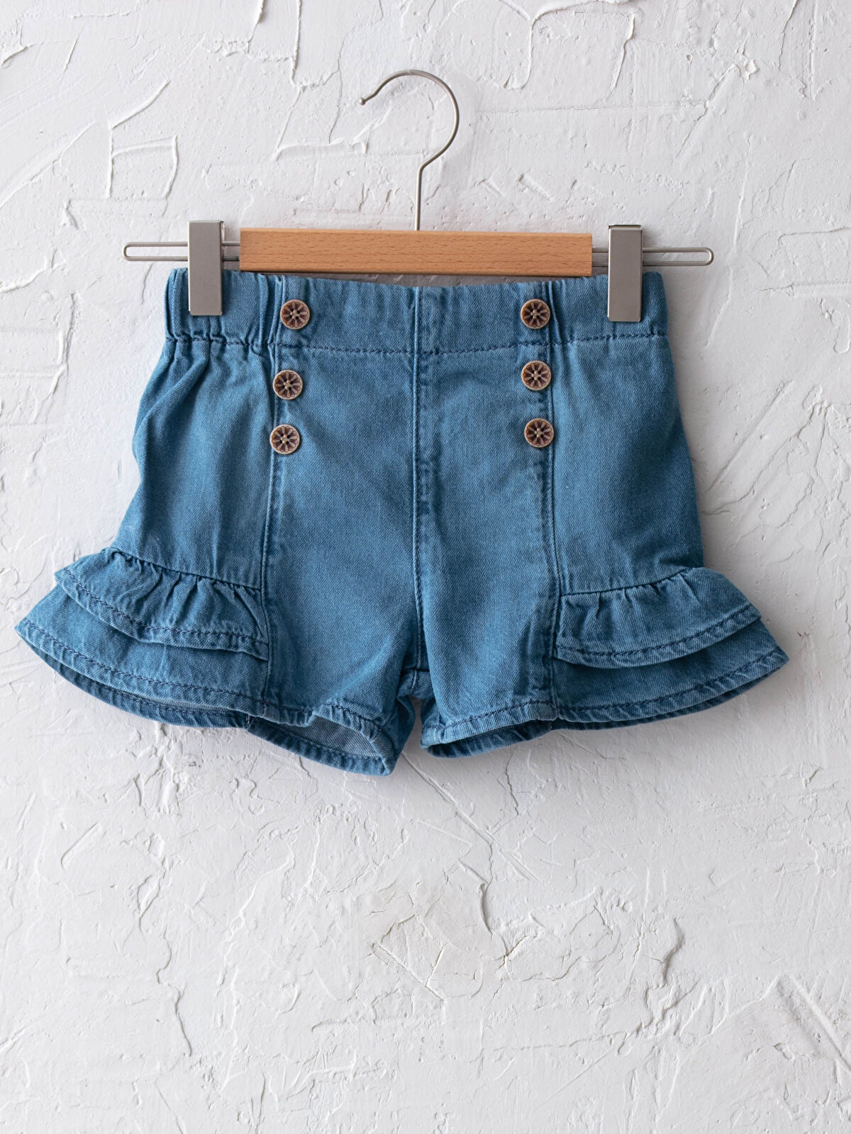 LCW GREEN Beli Lastikli Düğme Detaylı Kız Bebek Jean Şort LCW GREEN Beli Lastikli Düğme Detaylı Kız Bebek Jean Şort