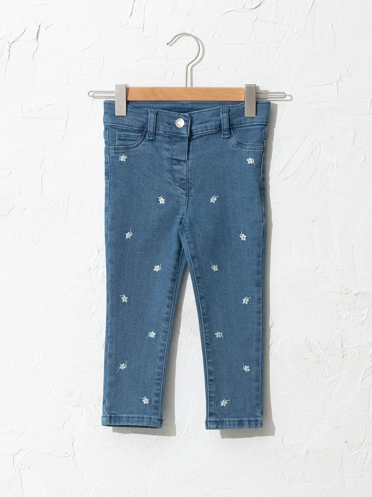 LCW GREEN Nakışlı Pamuklu Kız Bebek Jean Pantolon