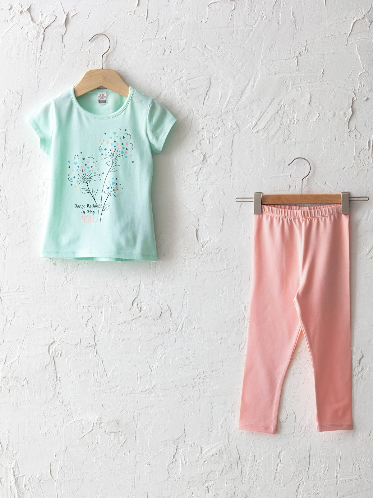 Bisiklet Yaka Kısa Kol Baskılı Pamuklu Kız Bebek Tişört ve Uzun Tayt 2'li Bisiklet Yaka Kısa Kol Baskılı Pamuklu Kız Bebek Tişört ve Uzun Tayt 2'li