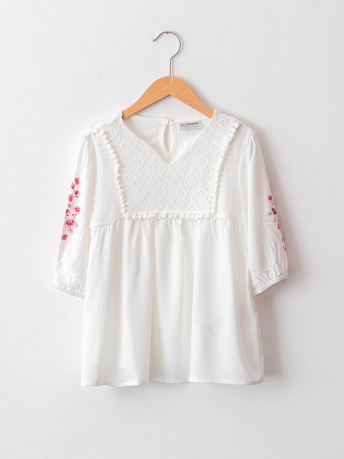 V Yaka Dantel Detaylı Kolları Çiçek Baskılı Viskon Kız Çocuk Bluz