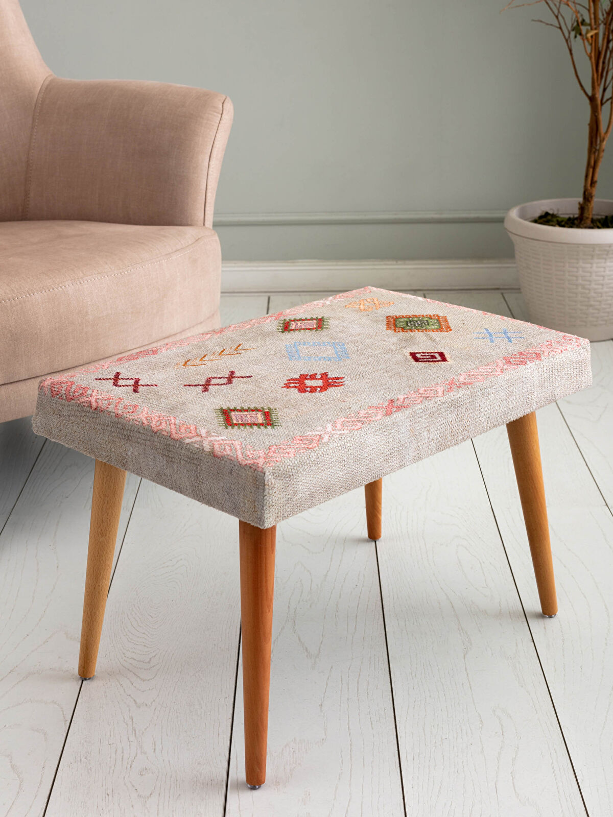 Ahşap Ayaklı Desenli Tabure Puf 40x60 Cm Ahşap Ayaklı Desenli Tabure Puf 40x60 Cm