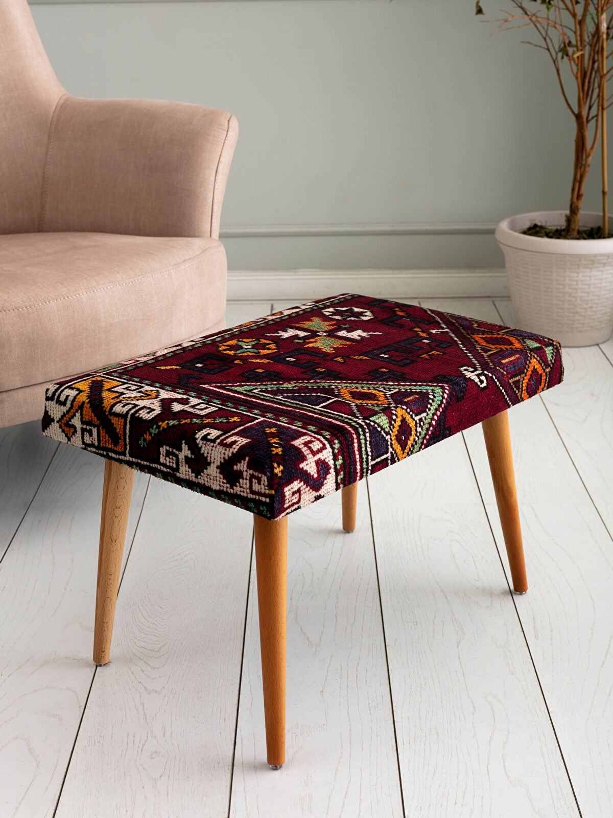 Ahşap Ayaklı Desenli Tabure Puf 40x60 Cm Ahşap Ayaklı Desenli Tabure Puf 40x60 Cm