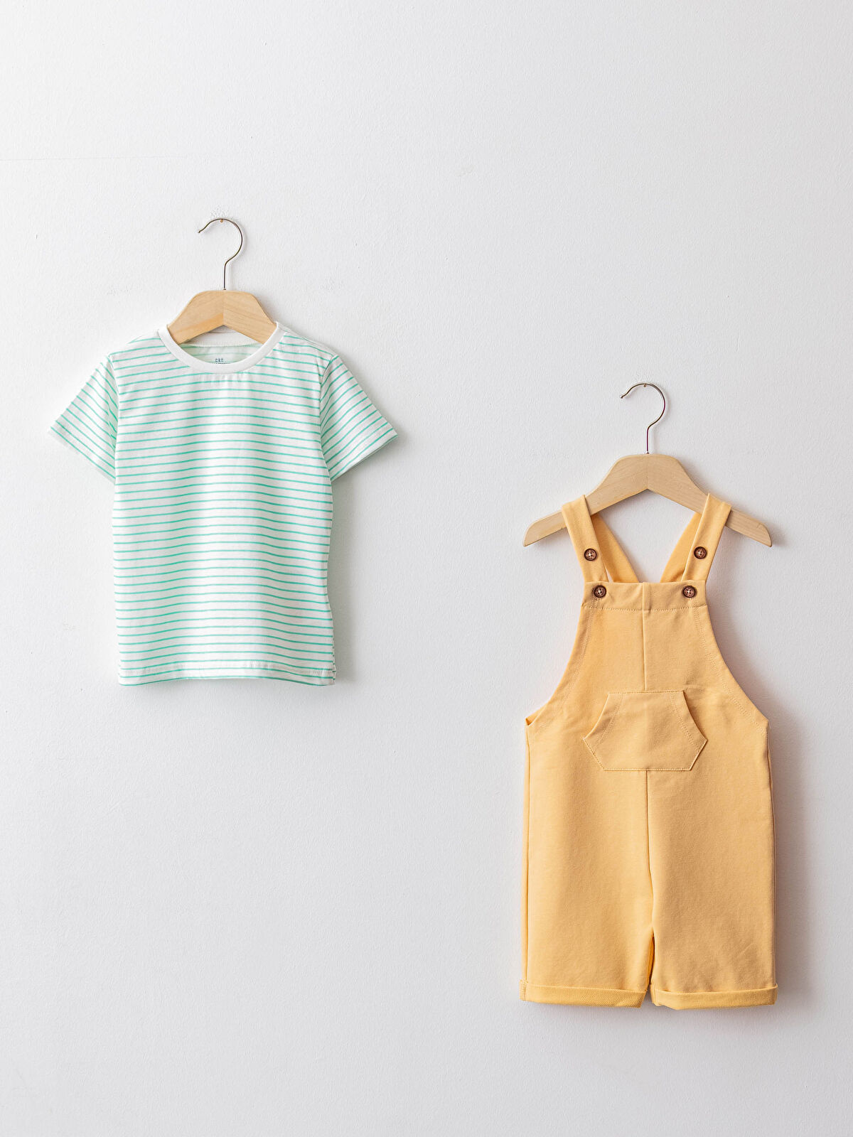 Bisiklet Yaka Kısa Kollu Çizgili Erkek Bebek Tişört ve Salopet 2'li Takım