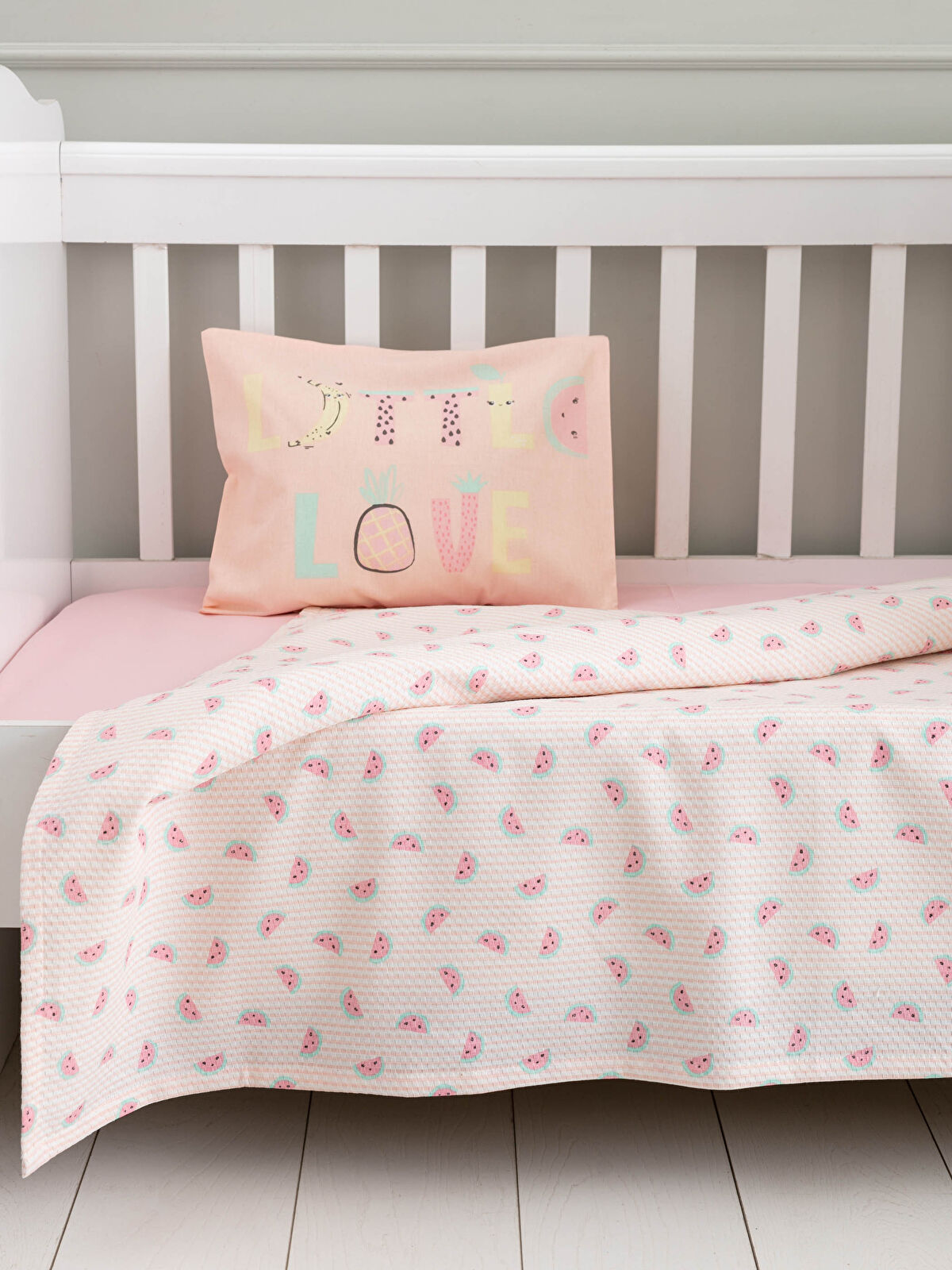 Baskılı Kız Bebek Pike Takımı