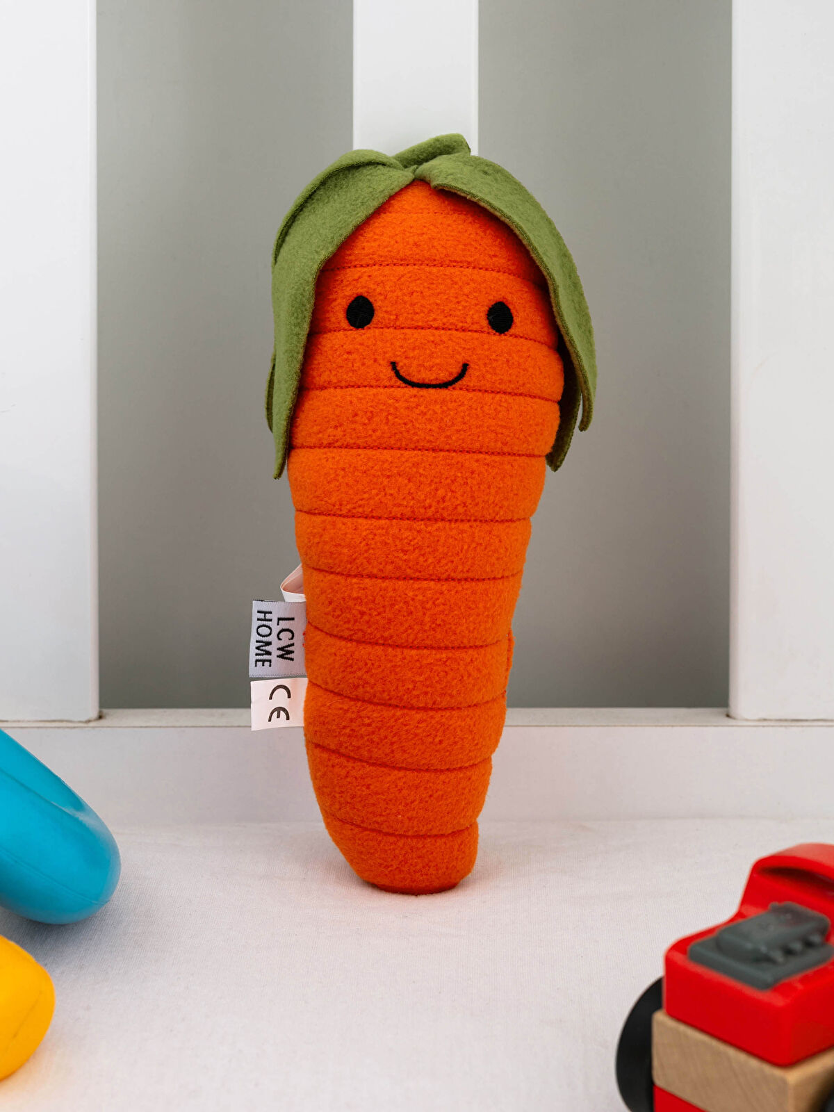 Pelüş Dolgulu Nakışlı Bebek Havuç Kırlent