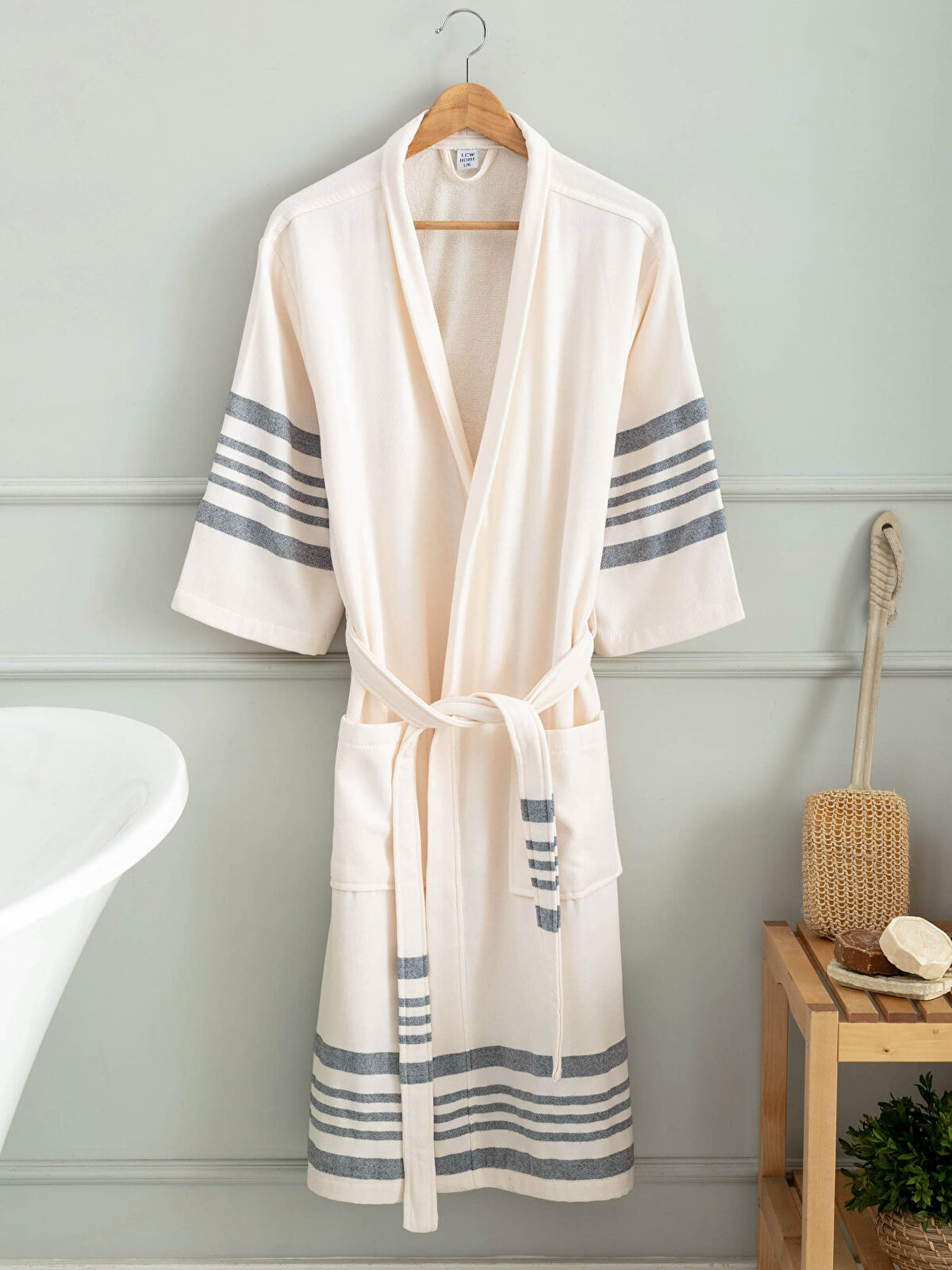 Çizgi Detaylı Şal Yaka Kadın Bornoz