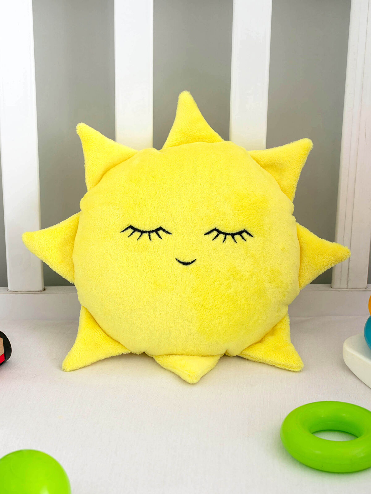 Pelüş Dolgulu Nakışlı Bebek Güneş Kırlent