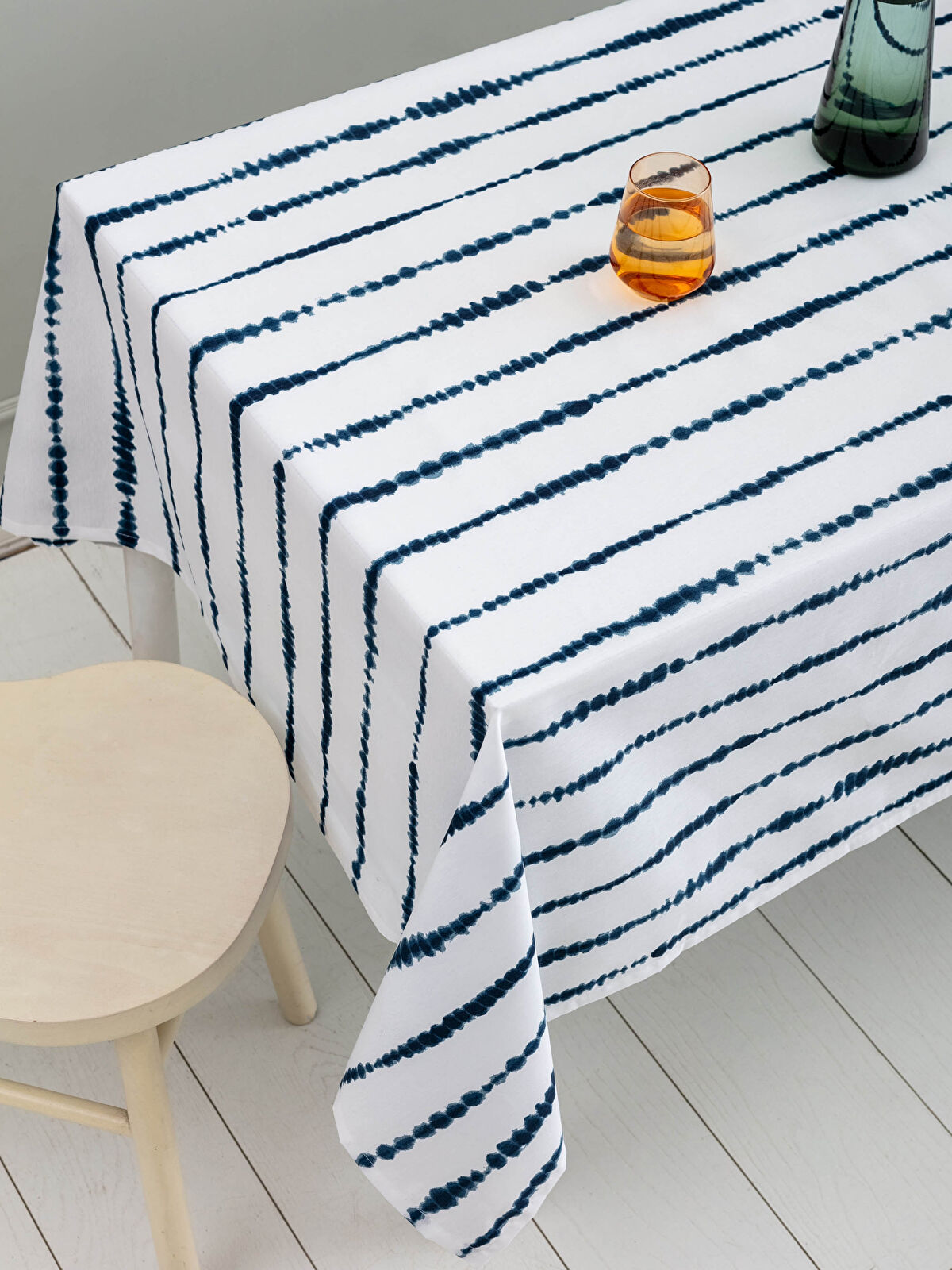Çizgi Detaylı Masa Örtüsü 150x200 Cm