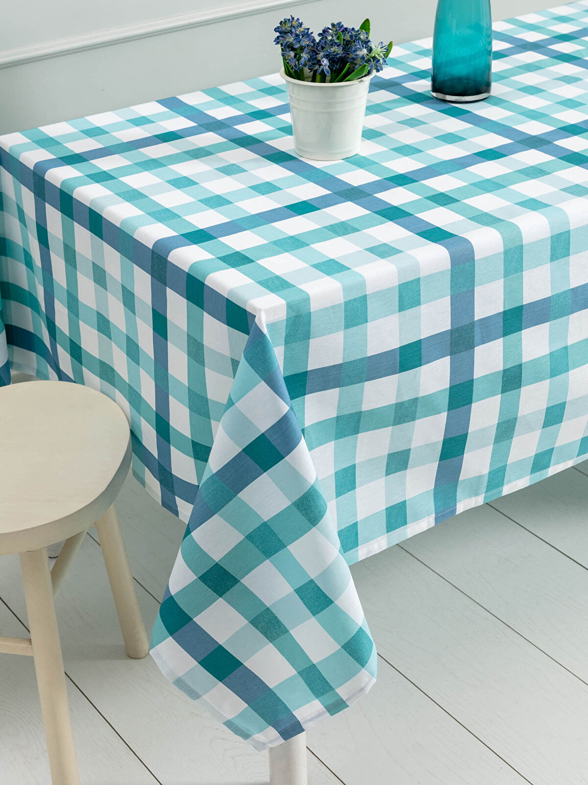 Ekose Desenli Masa Örtüsü 150x220