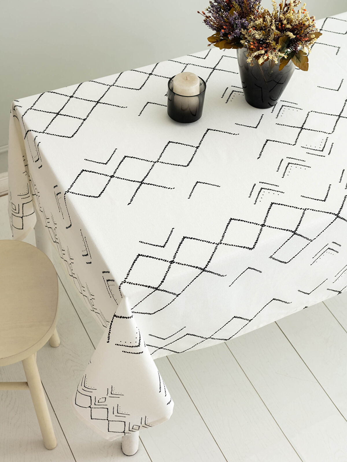 Desenli Masa Örtüsü 150x200 Cm