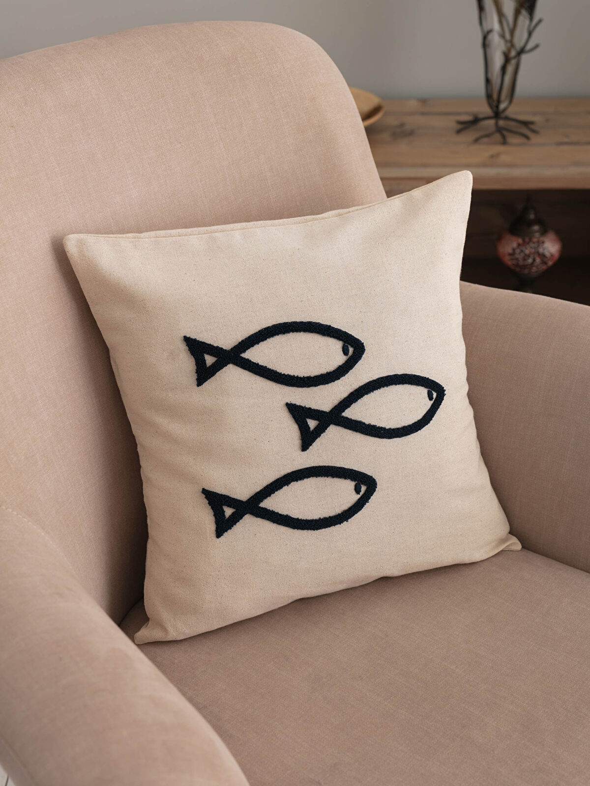 Balık Nakışlı Kırlent Kılıfı 45x45 Cm