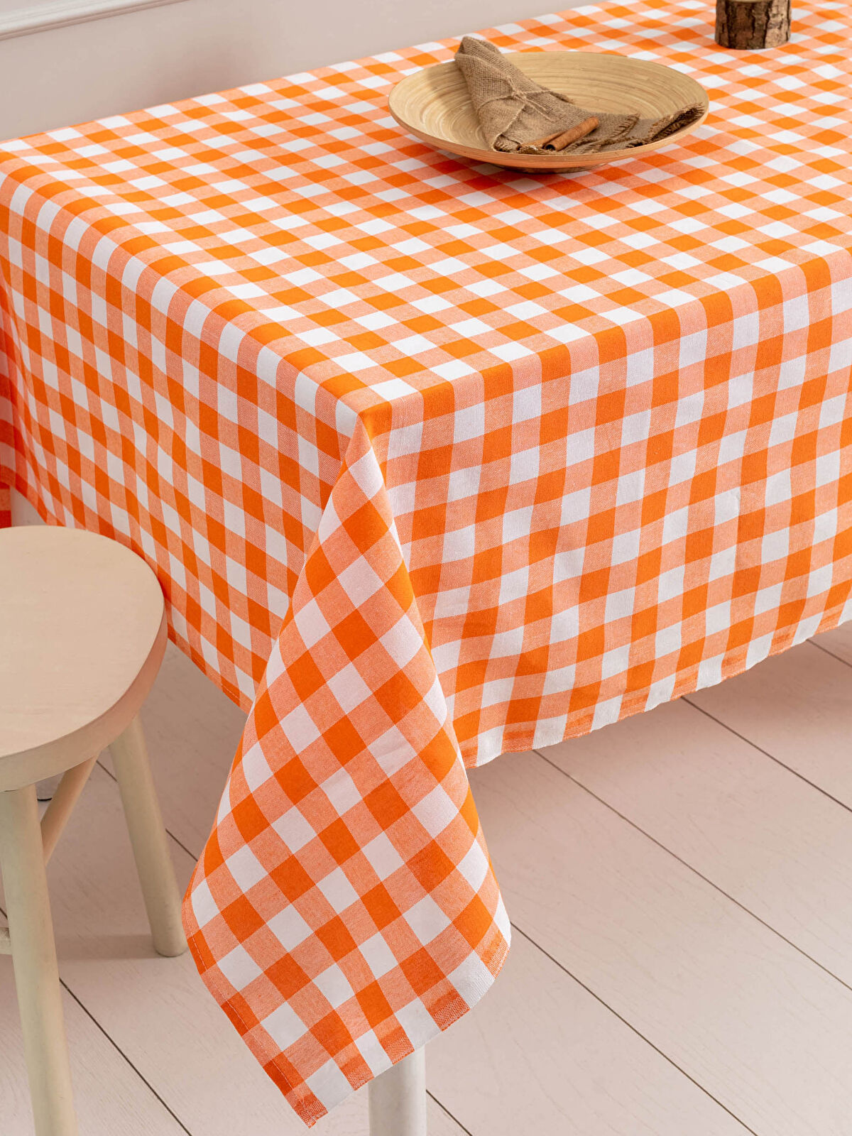 Ekose Desenli Masa Örtüsü