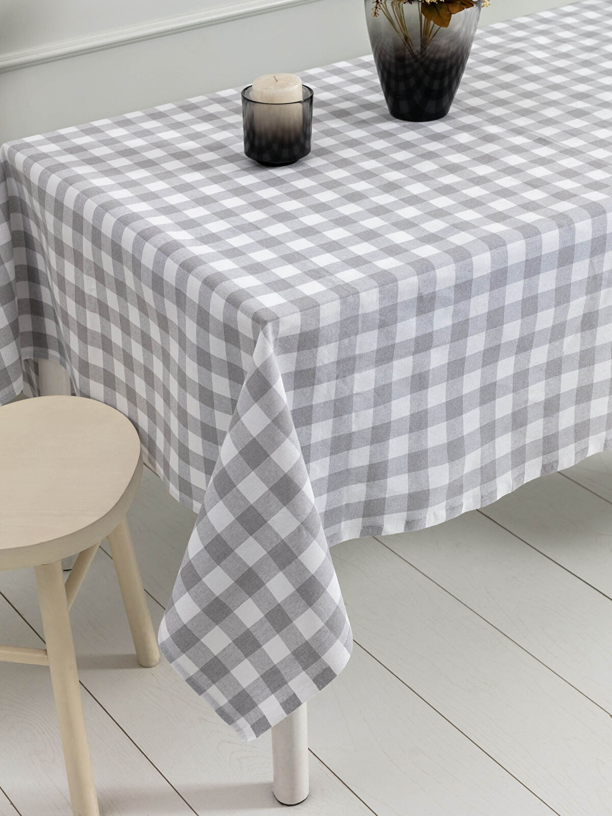 Ekose Desenli Masa Örtüsü