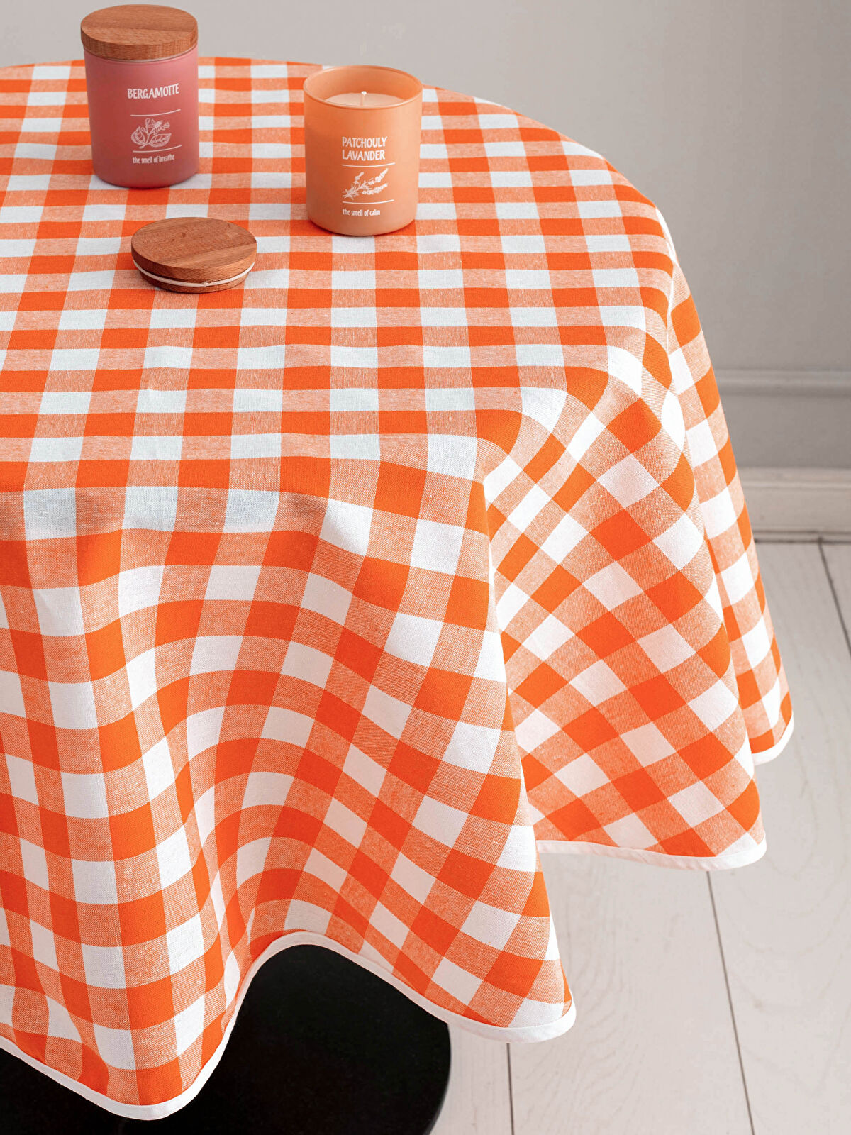 Ekose Desenli Yuvarlak Masa Örtüsü 150x150 Cm