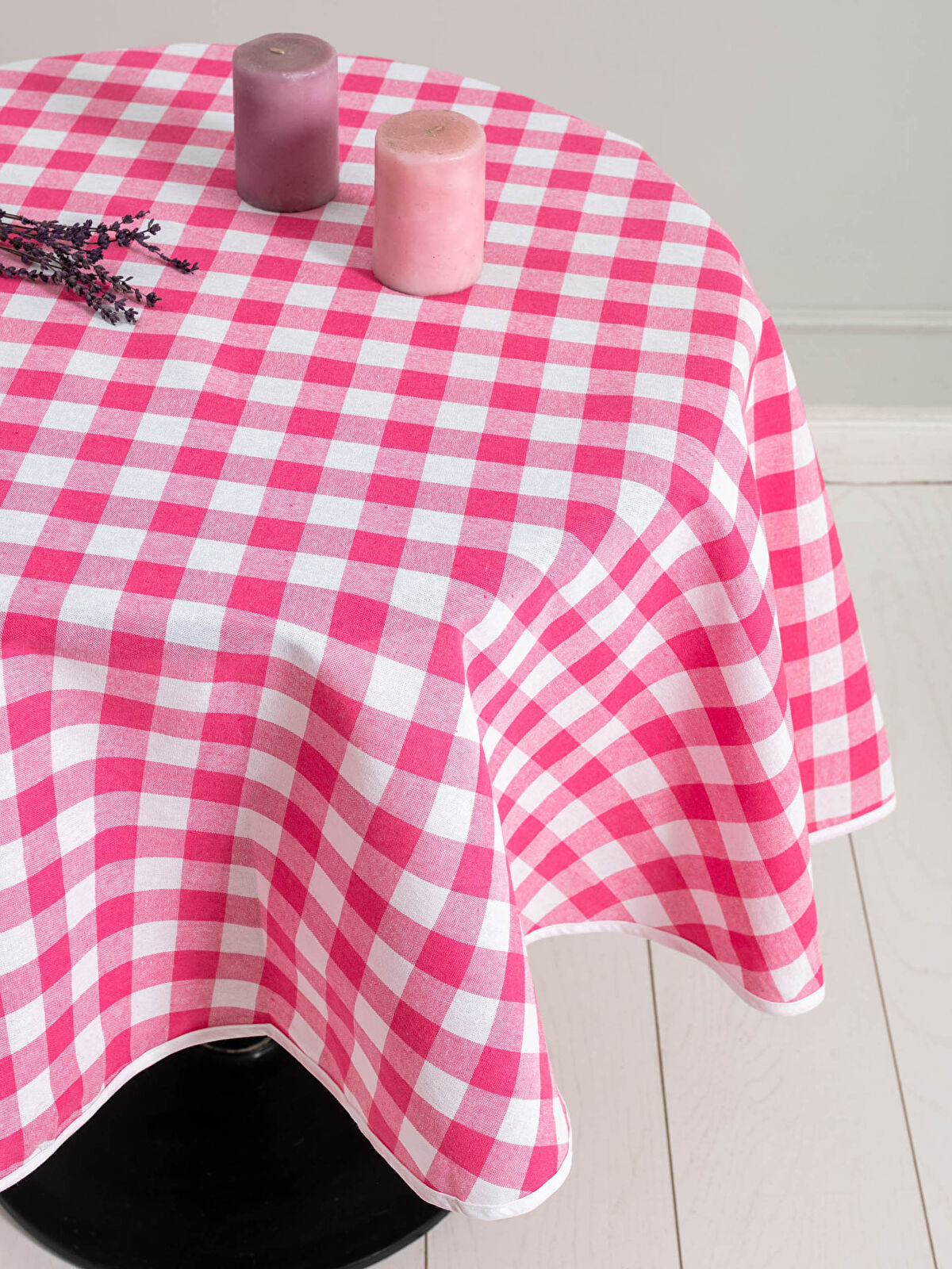 Ekose Desenli Yuvarlak Masa Örtüsü 150x150 Cm