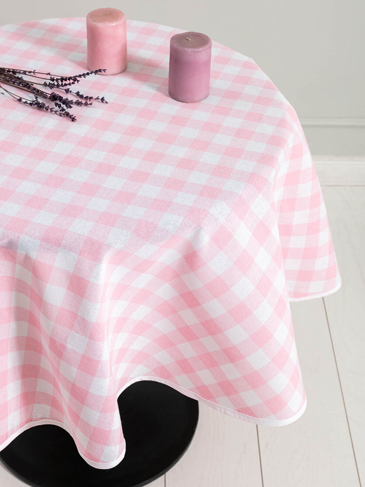 Ekose Desenli Yuvarlak Masa Örtüsü 150x150 Cm