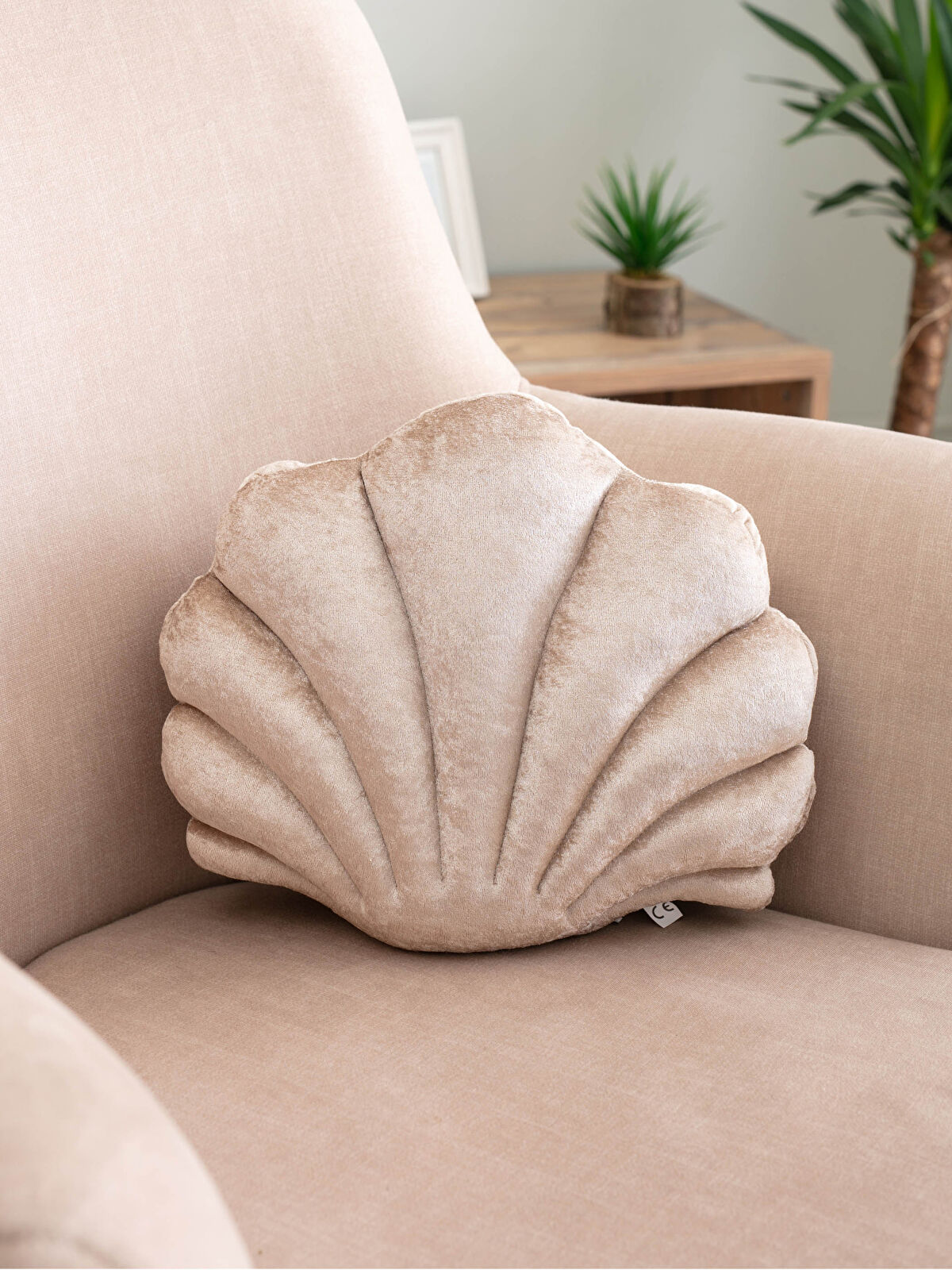 Dolgulu Nakışlı Kadife Kırlent